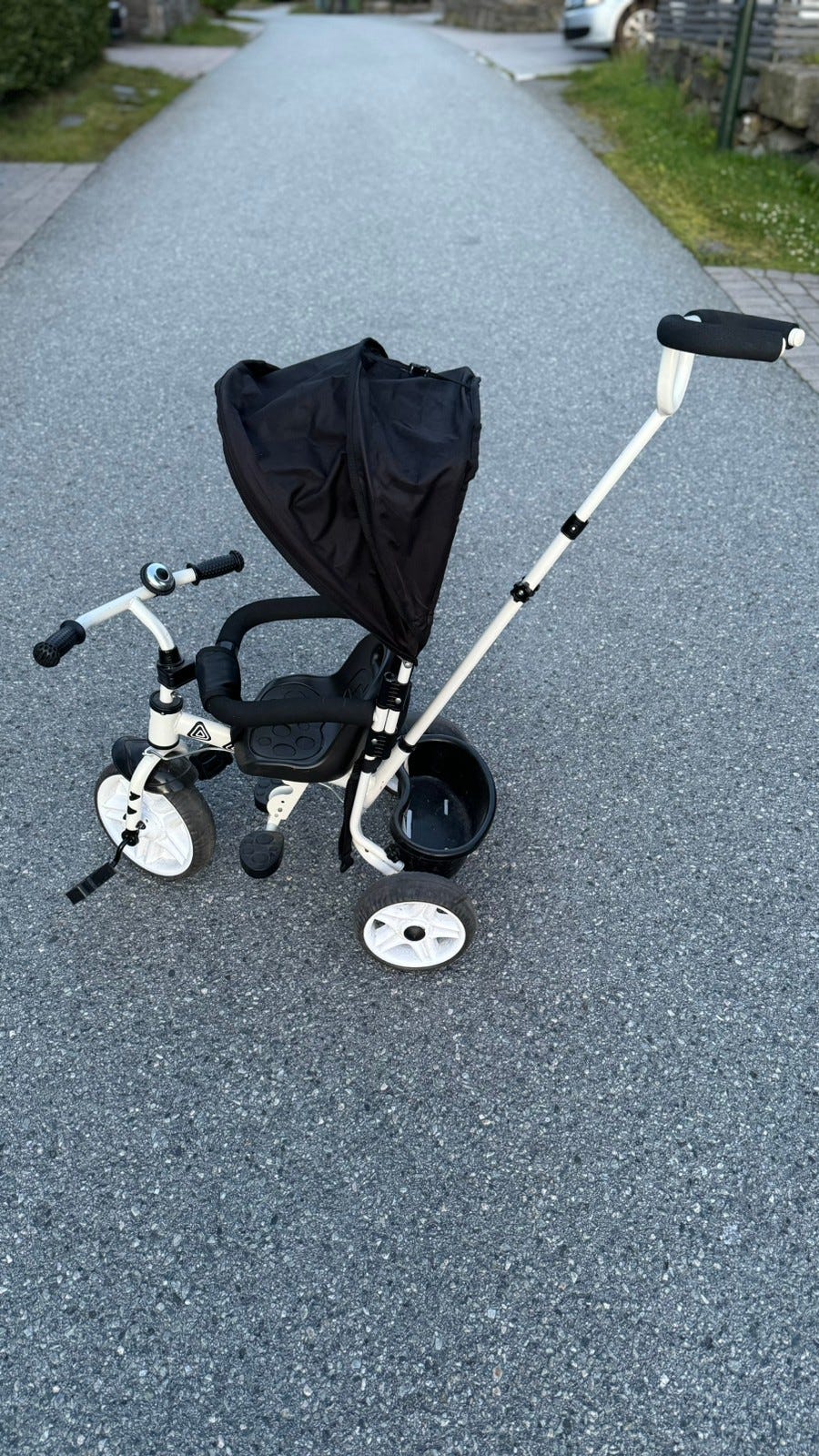 Trehjulssykkel med sele, stang og solskjerm | FINN torget