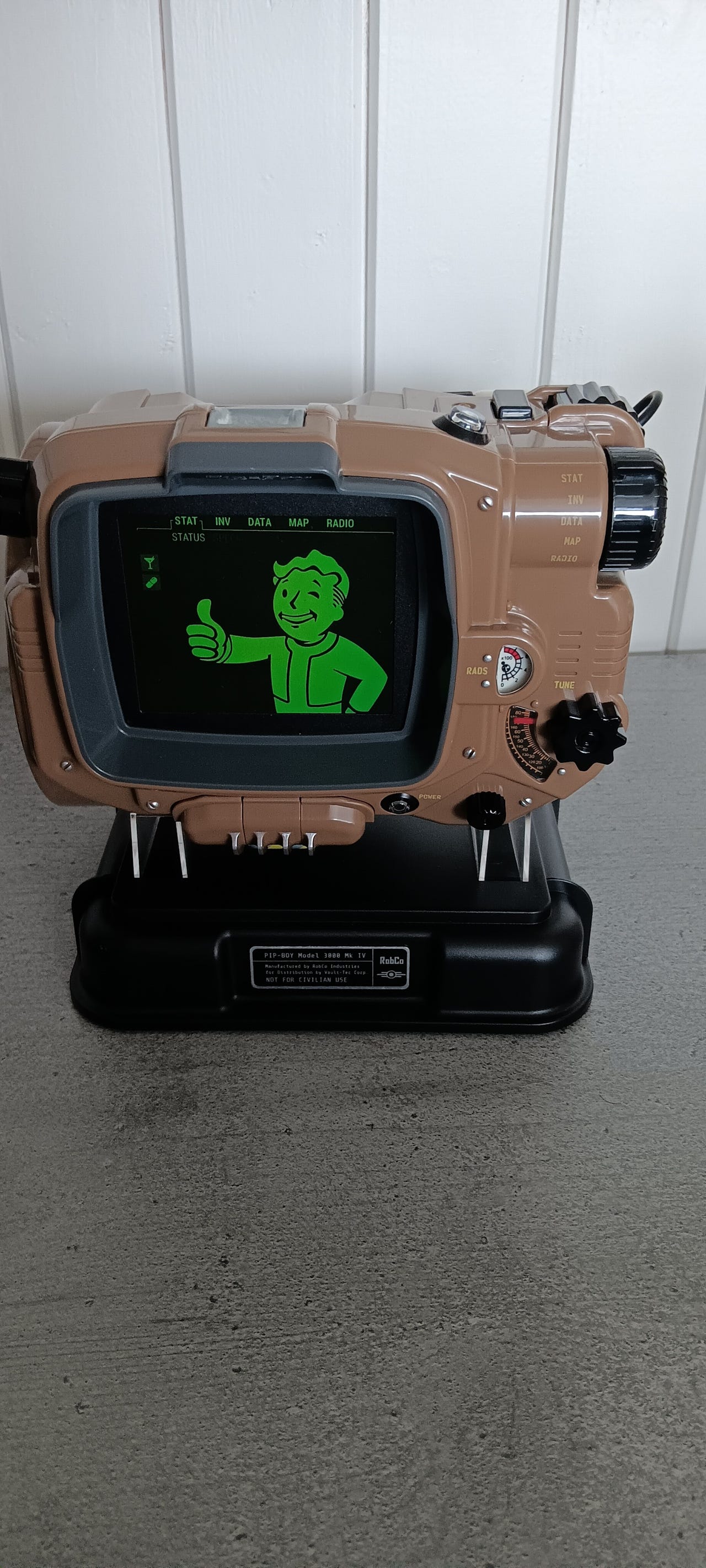 Fallout 4 Pip Boy + perk-plakat | FINN-torget