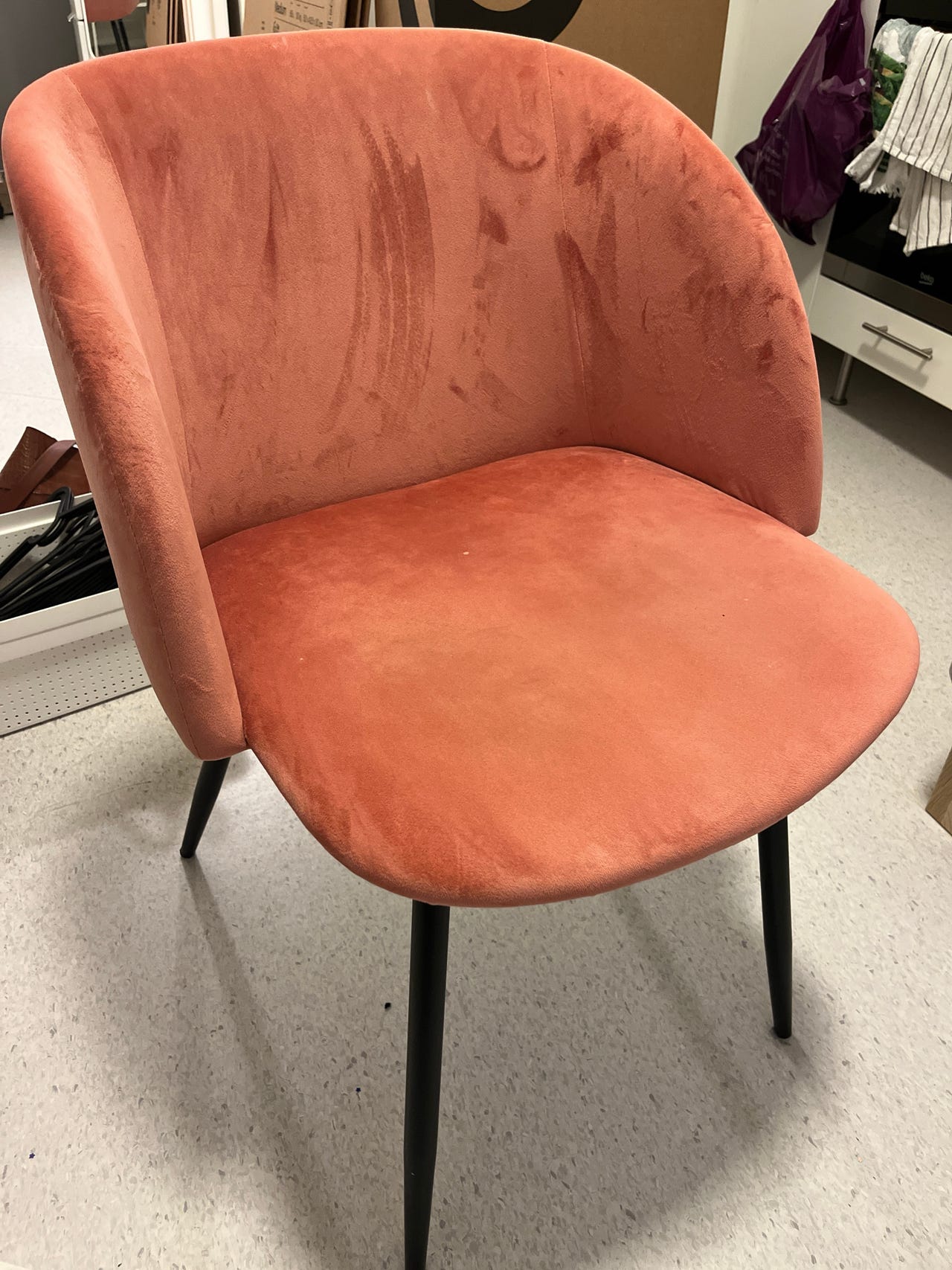 Reservert: Rosa stol med velursroff gis vekk | FINN torget