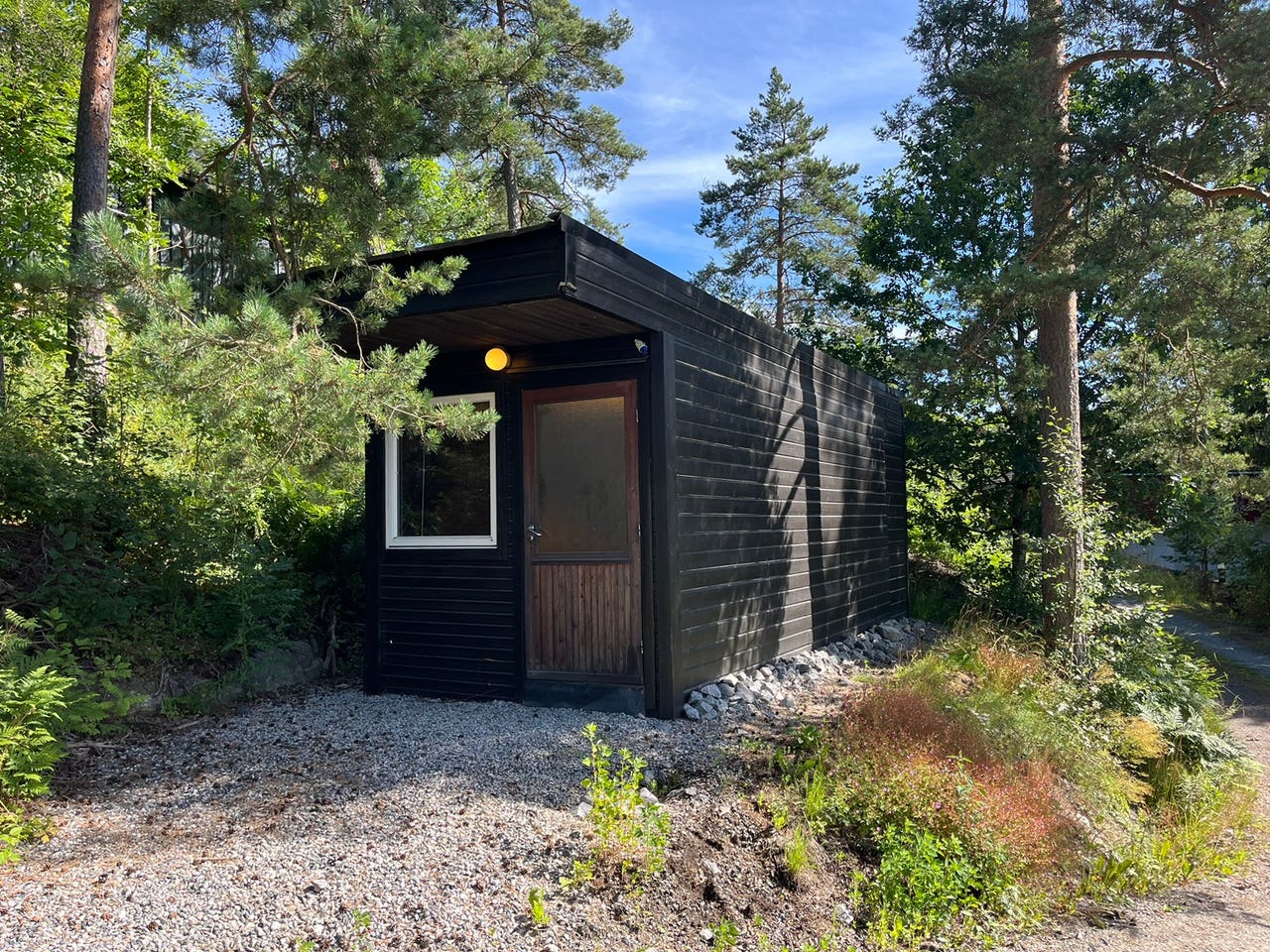 Må bort! 16 kvadrat Moelven brakke, isolert, lys, sluk, m.m. | FINN-torget