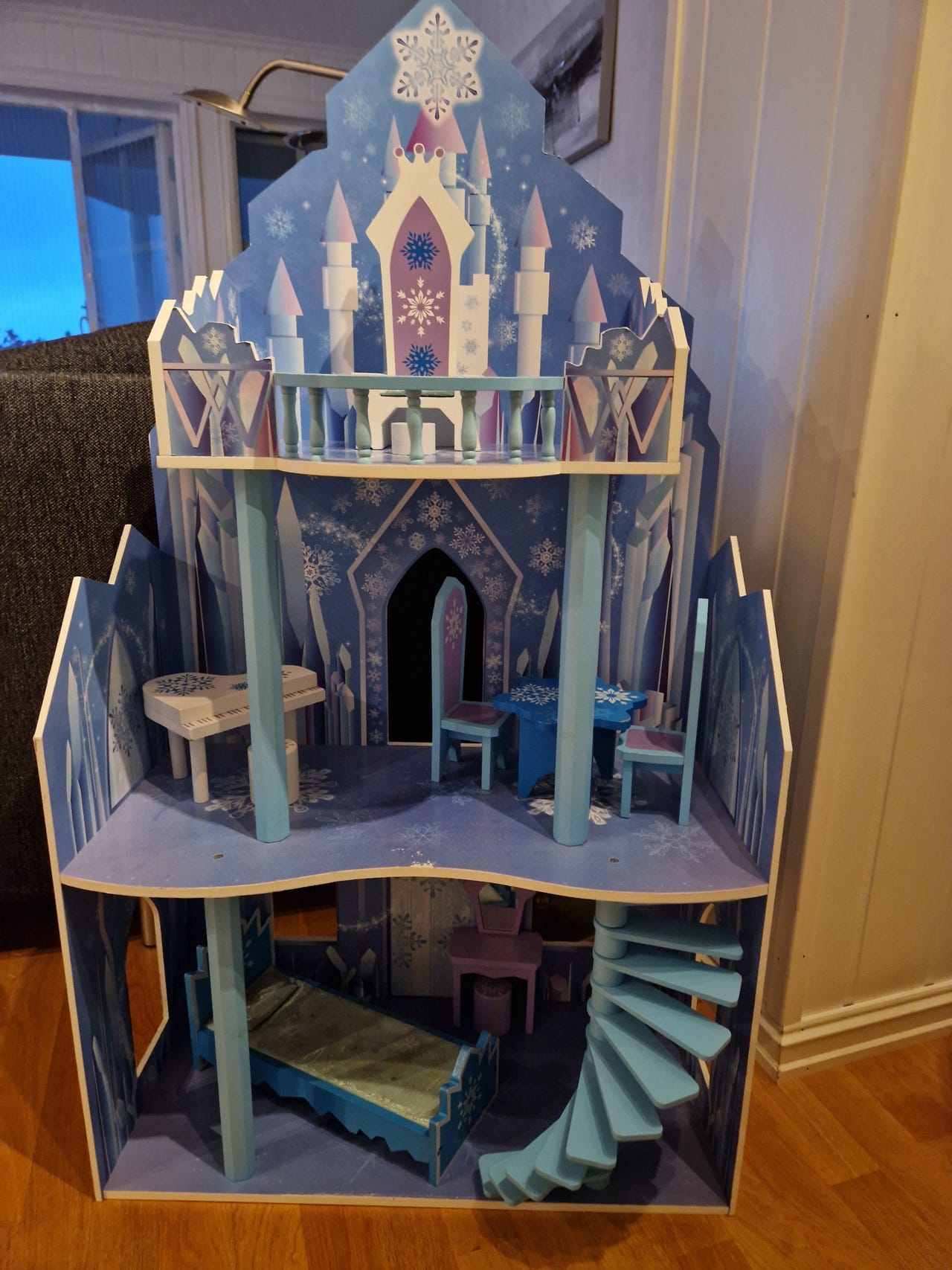 Frost, Elsa slott | FINN-torget