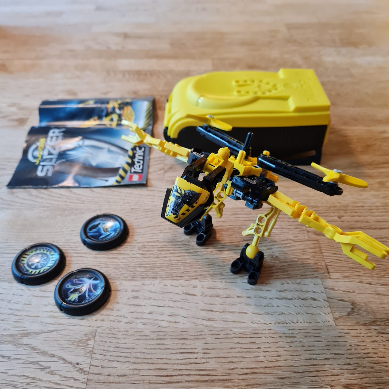 5x LEGO Slizer Throwbots m/ Fusion | FINN-torget