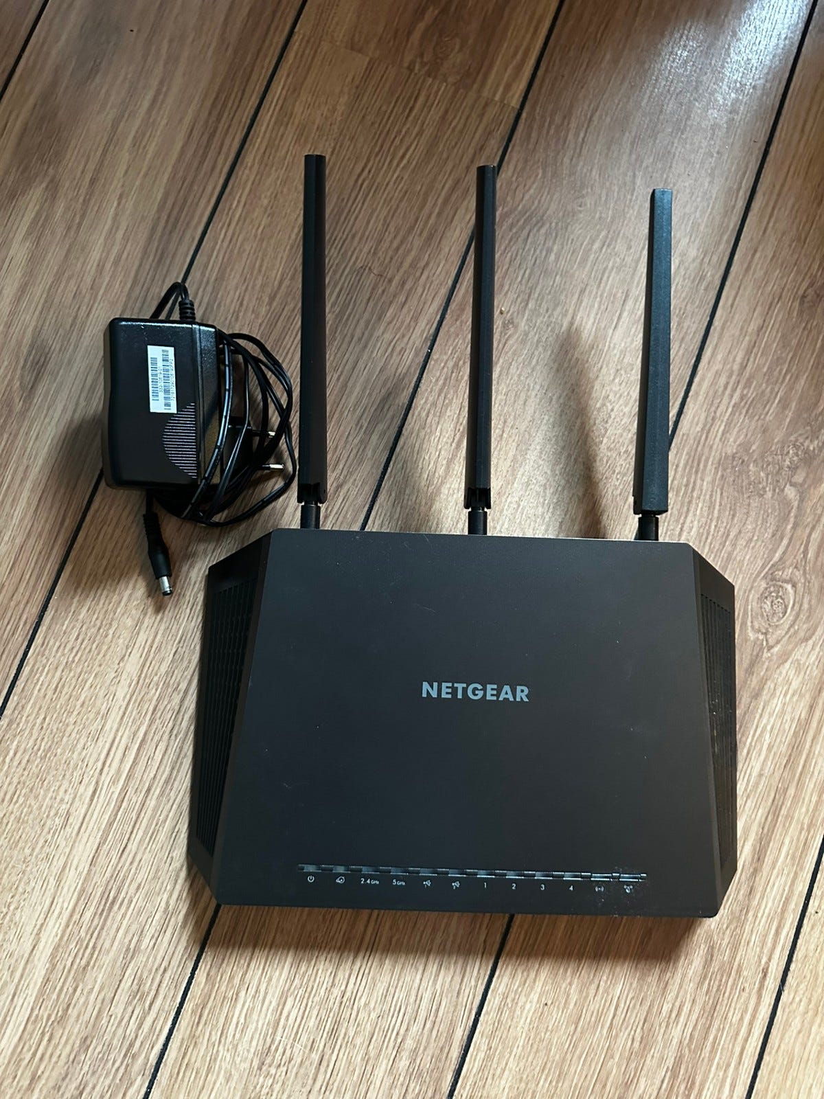 Nighthawk Dual-Band WiFi Router, 1.9Gbps | FINN-torget