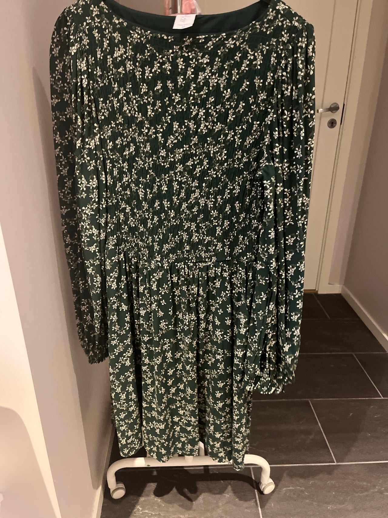 Careless, Anna kjole | FINN torget