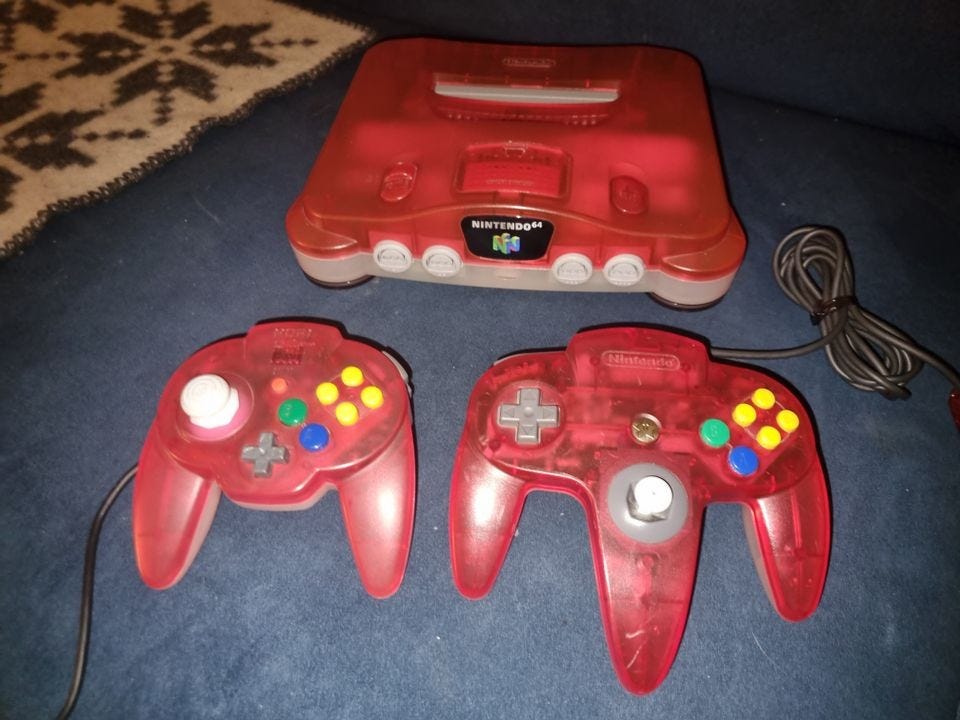 Strøken Clear Red Nintendo 64 PAL konsoll med matchende kontrollere ...