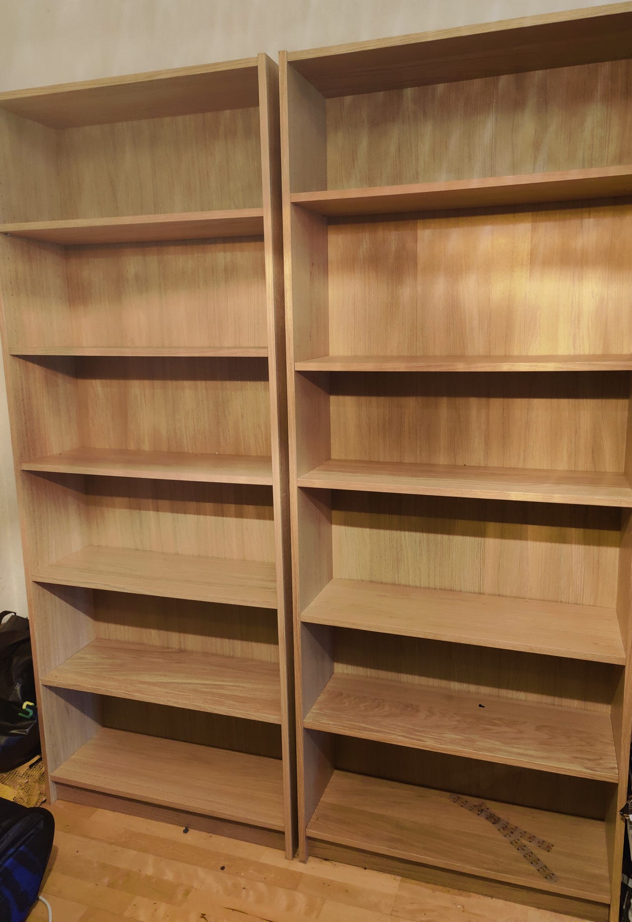 2 brede IKEA Billy bokhyller gis bort! | FINN torget