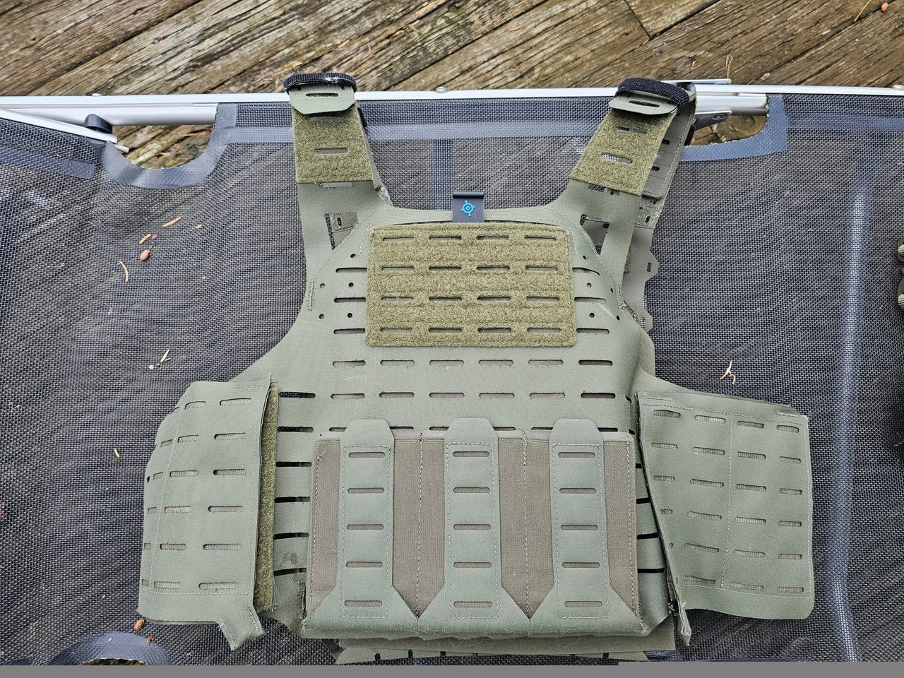 Blue force gear PLATEminus 6 plate carrier med BFG stackable mag pouch ...