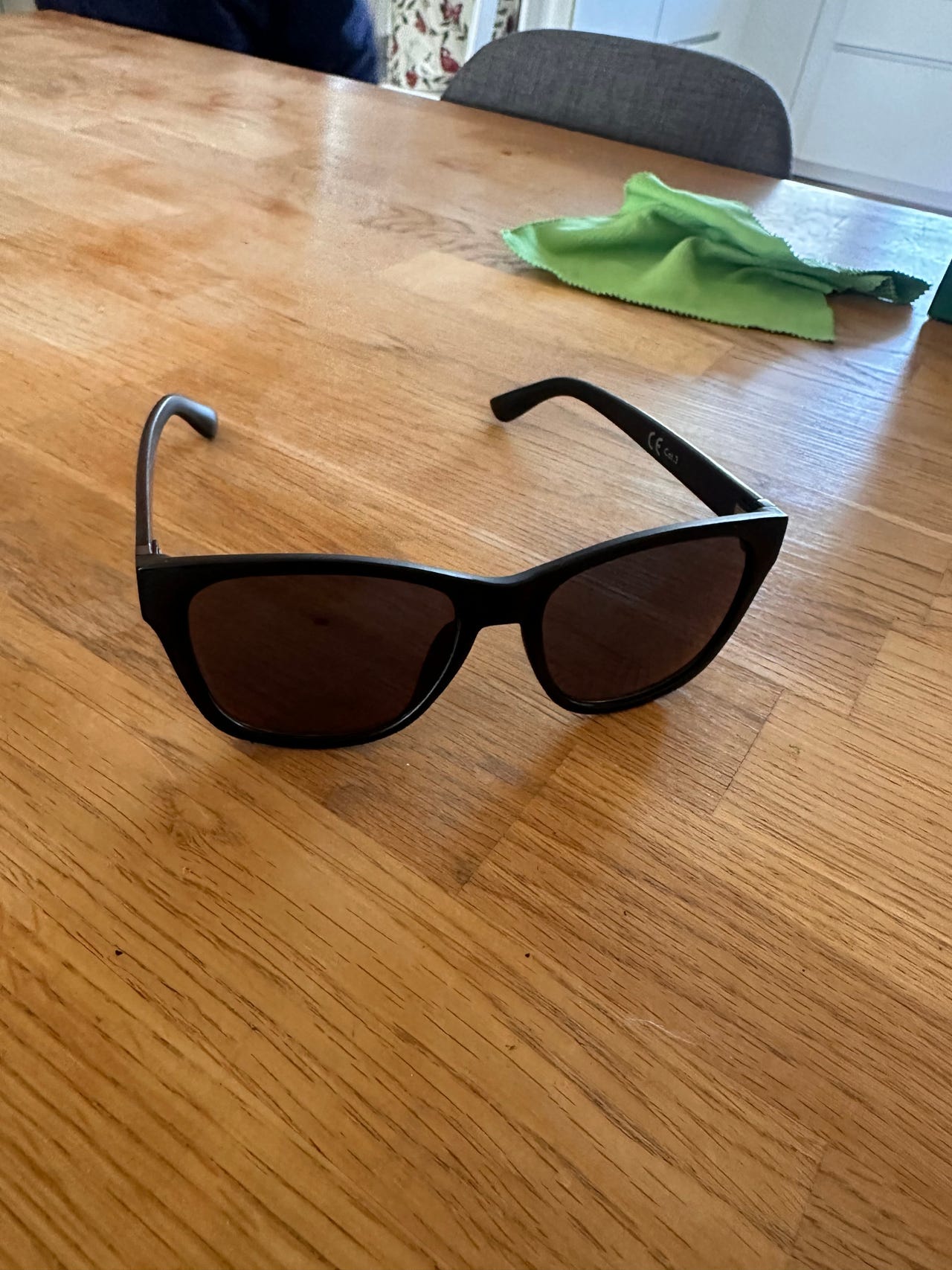 Gin tonic solbriller | FINN torget