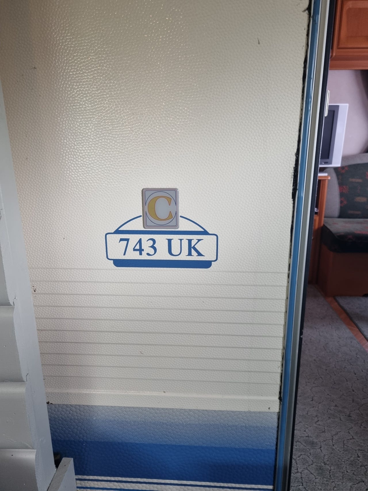 Til salgs: Adria C 743 UK - 2002 - Soveplasser 8 - Egenvekt 1655 kg ...