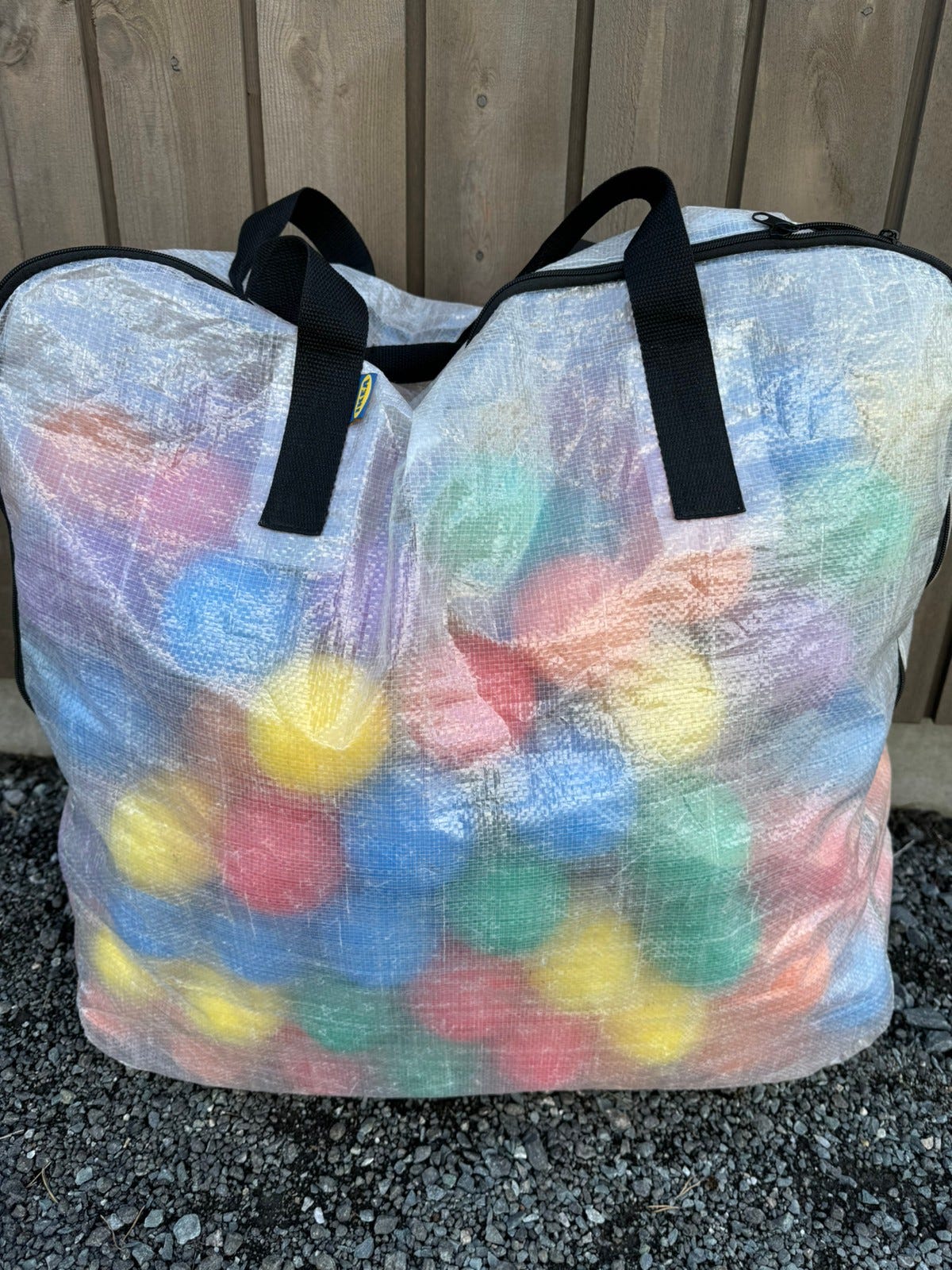 Stor pose med fargerike plast lekeballer | FINN torget