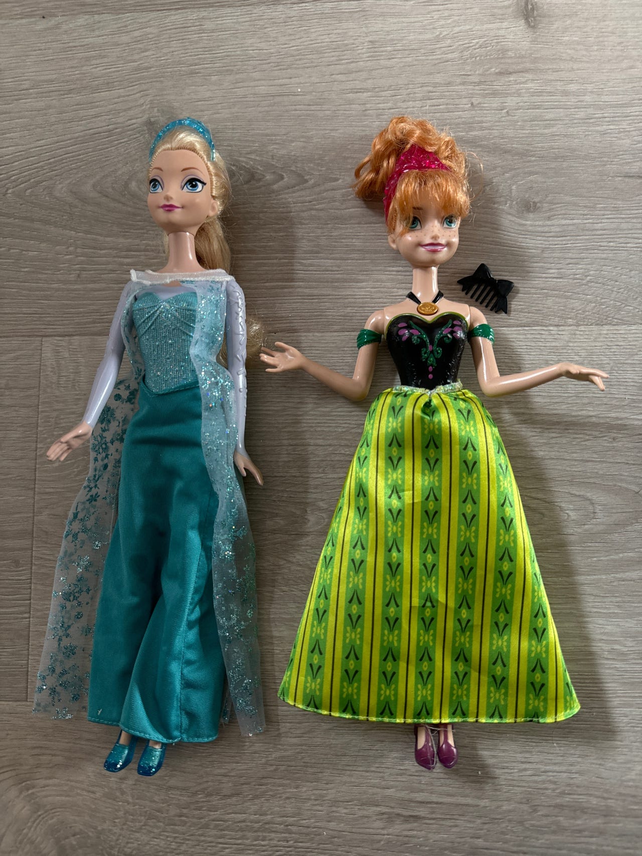 Elsa og Anna Barbie | FINN-torget