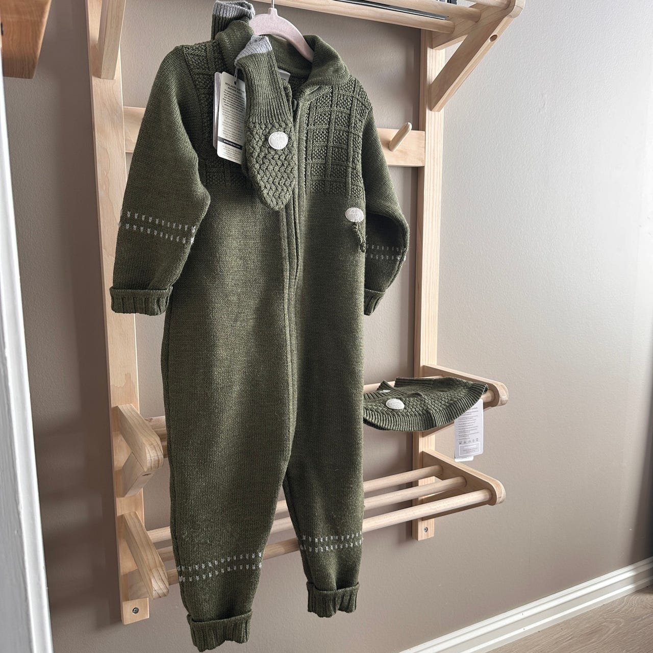 Lillelam dress + votter og hals (farge oliven) | FINN torget