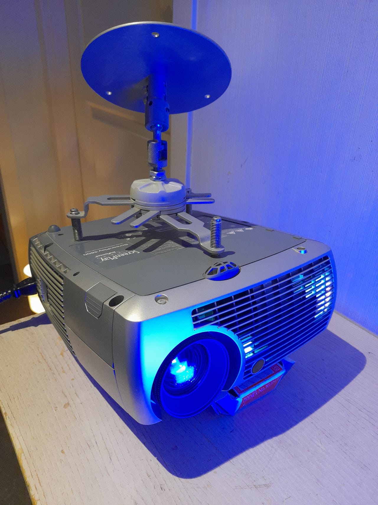 Infocus Screenplay 4800 Home Theater Projector m/takfeste | FINN torget