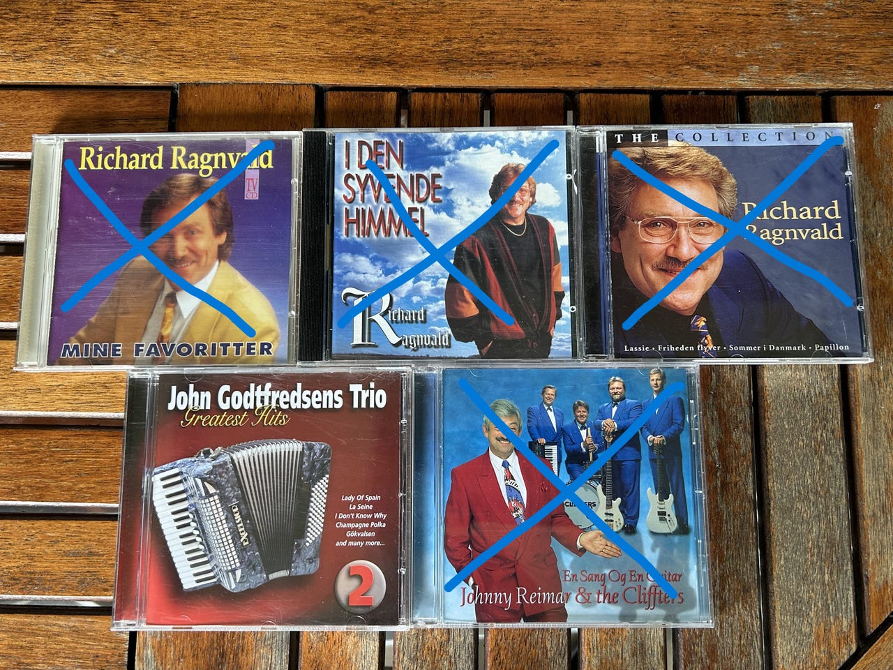 CD'er med diverse danske artister selges - CD'ene er i meget god stand ...