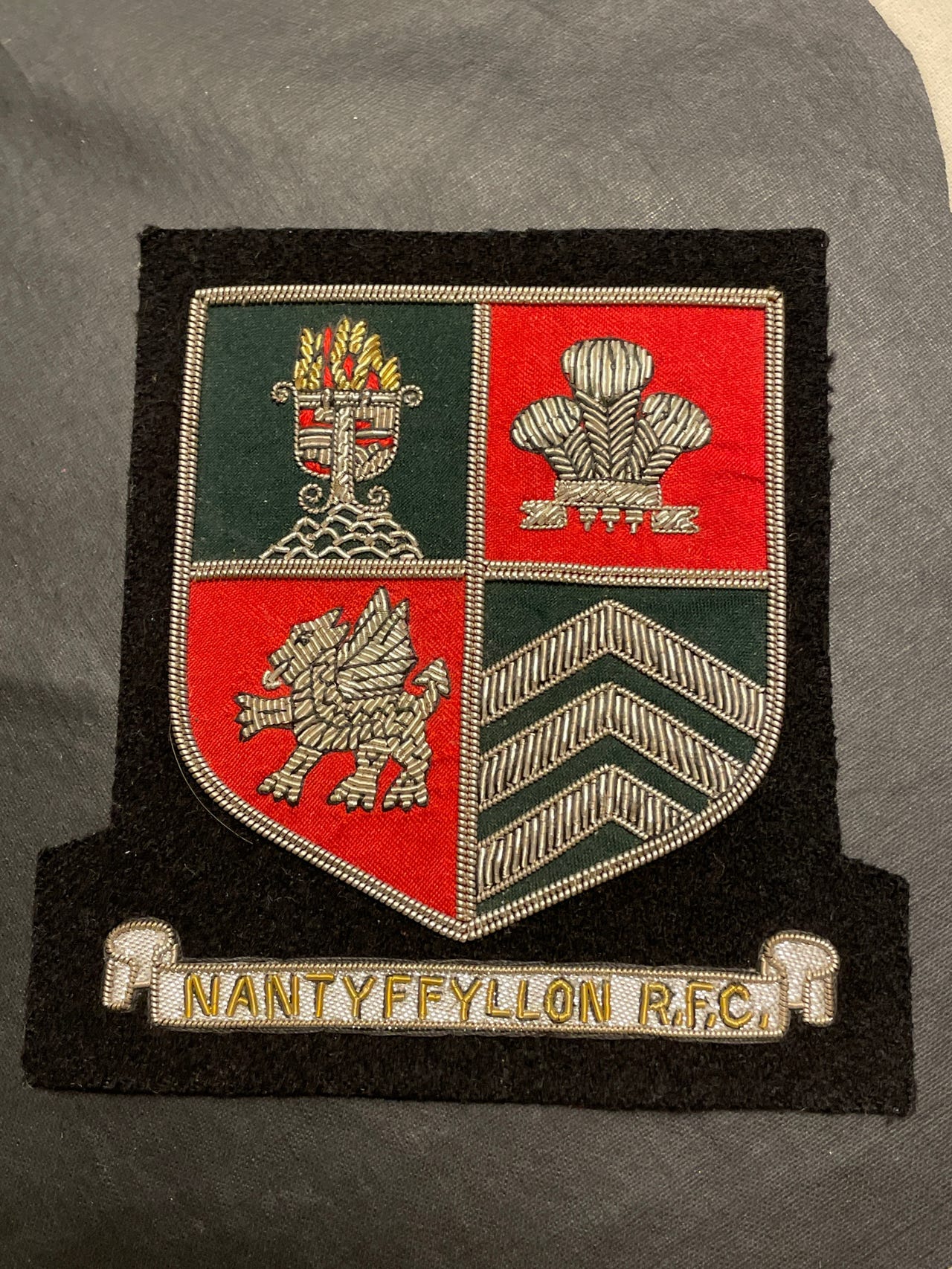 NANTYFFYLLON RUGBY FOOTBALL CLUB vintage tøymerke | FINN-torget