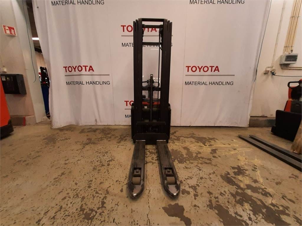 Til salgs: Toyota SWE140L - 2021 - Truck - Løftekapasitet 1400 kg ...