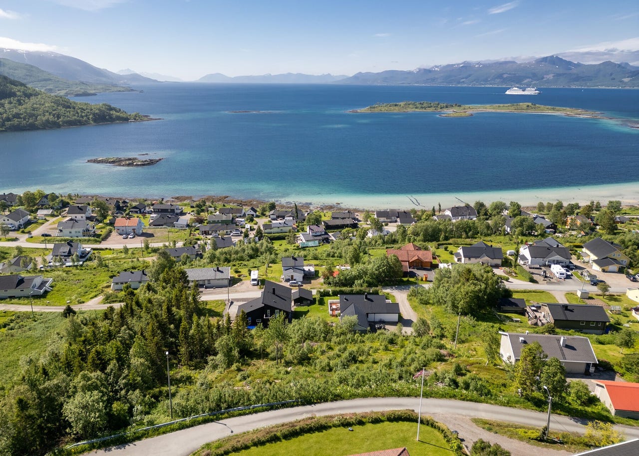NY PRIS | Sigerfjord | Solrik utsiktstomt i rolige og barnevennlige ...