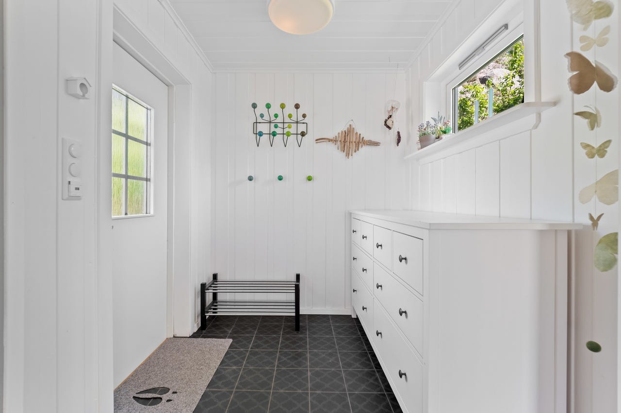 Tofte - Påkostet enebolig med sjarmerende uteplasser - Tomt på over 1 ...