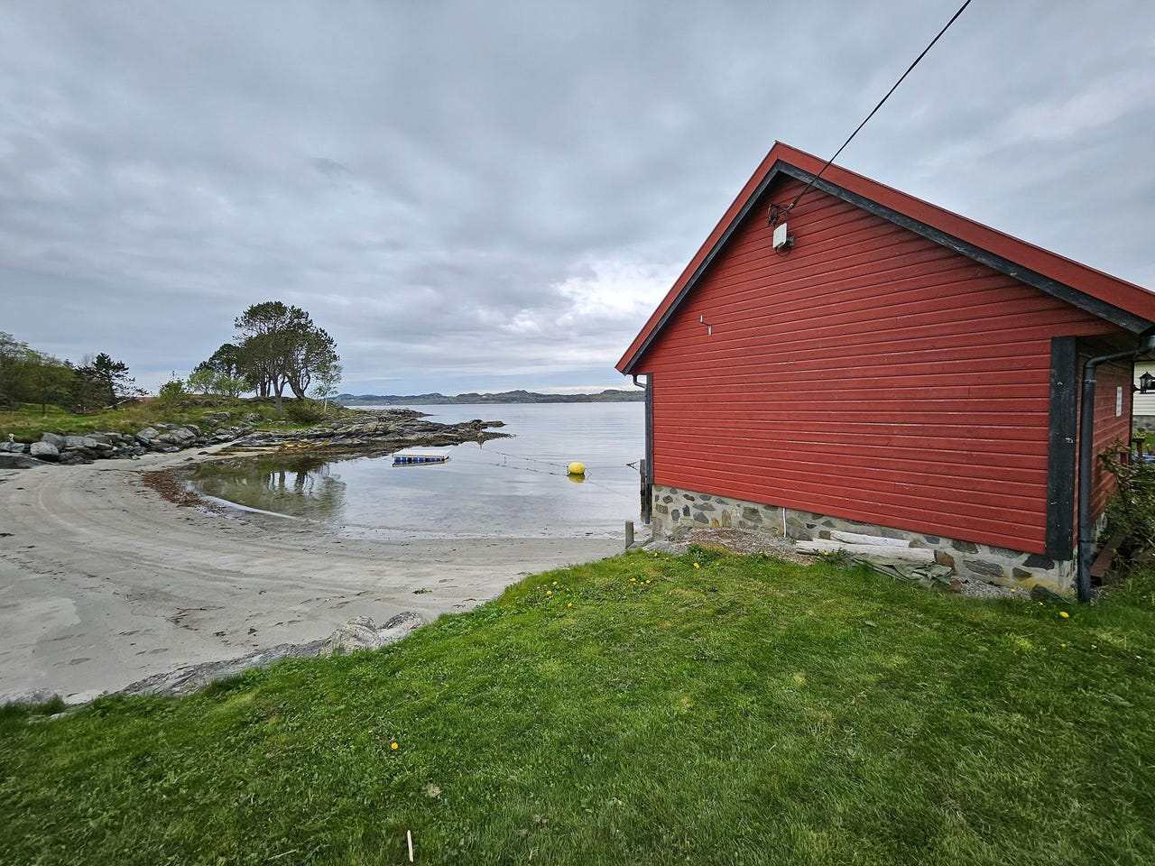Naust med brygge og strand til salgs - BUD ØNSKES | FINN eiendom