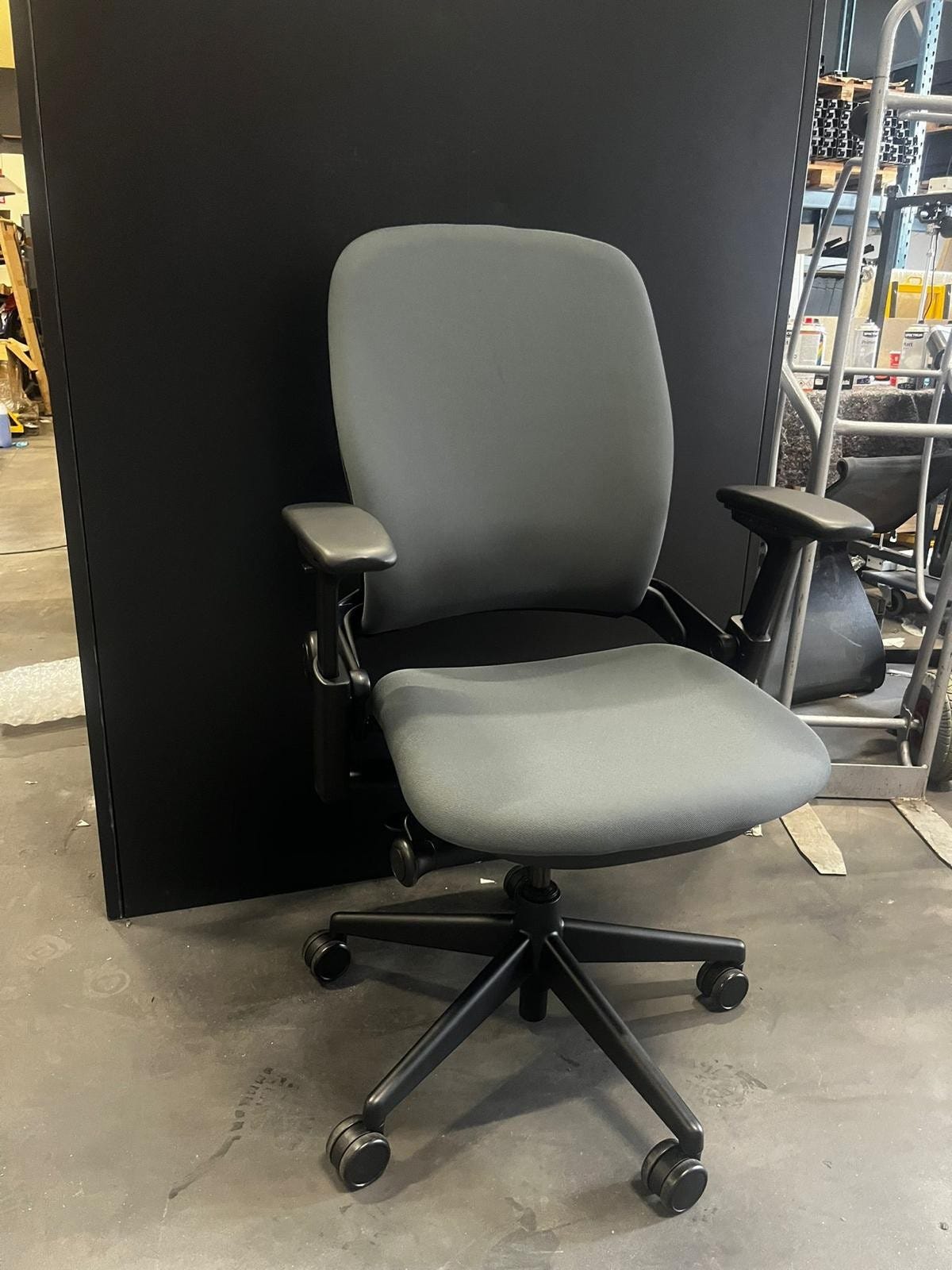 Refurbished Steelcase Leap V2 - Grey | FINN-torget