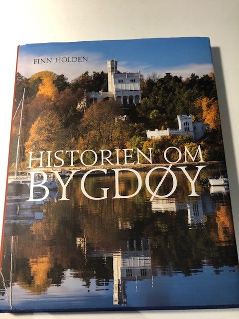 Finn Holden. HISTORIEN OM BYGDØY. Dreyers forlag, 2016, 190 sider ...