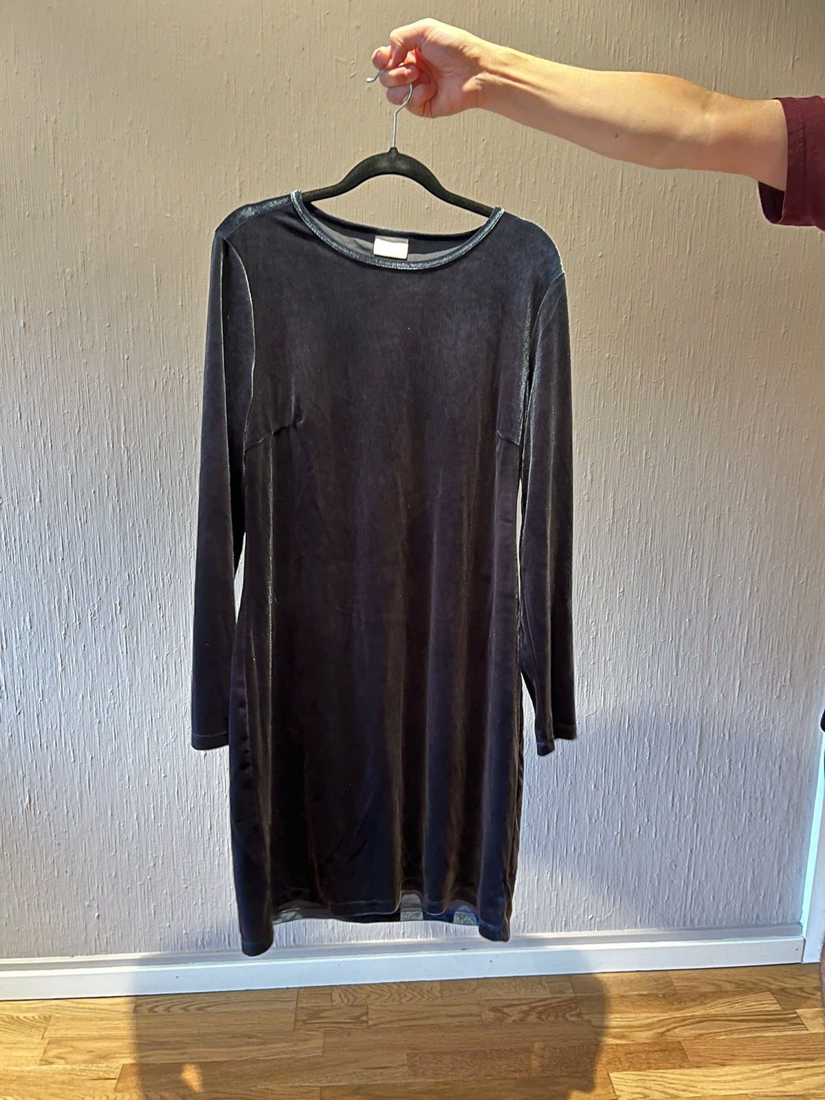 VILA Fløyel Kjole | FINN-torget