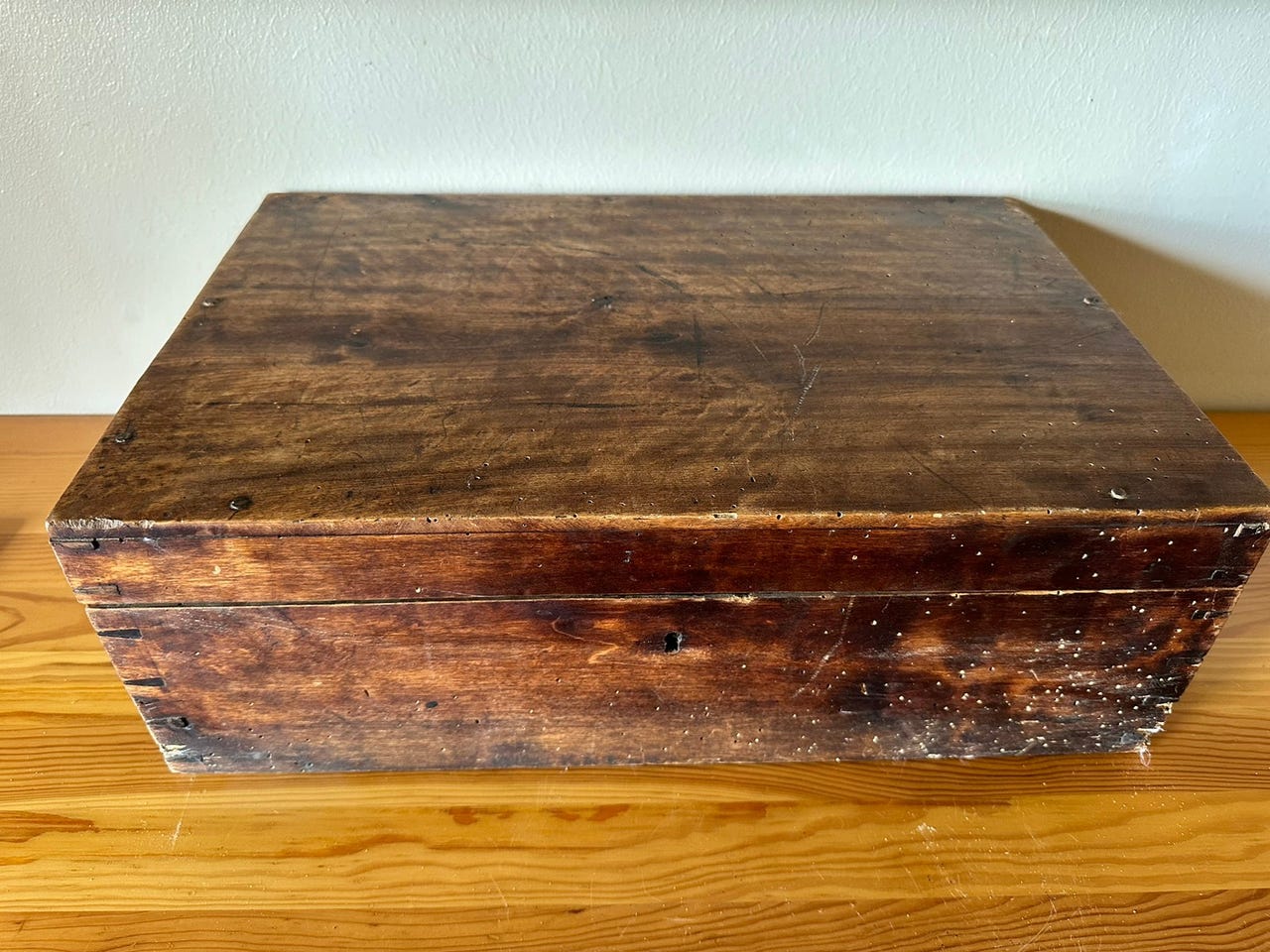 Gammelt skrin i tre | FINN-torget