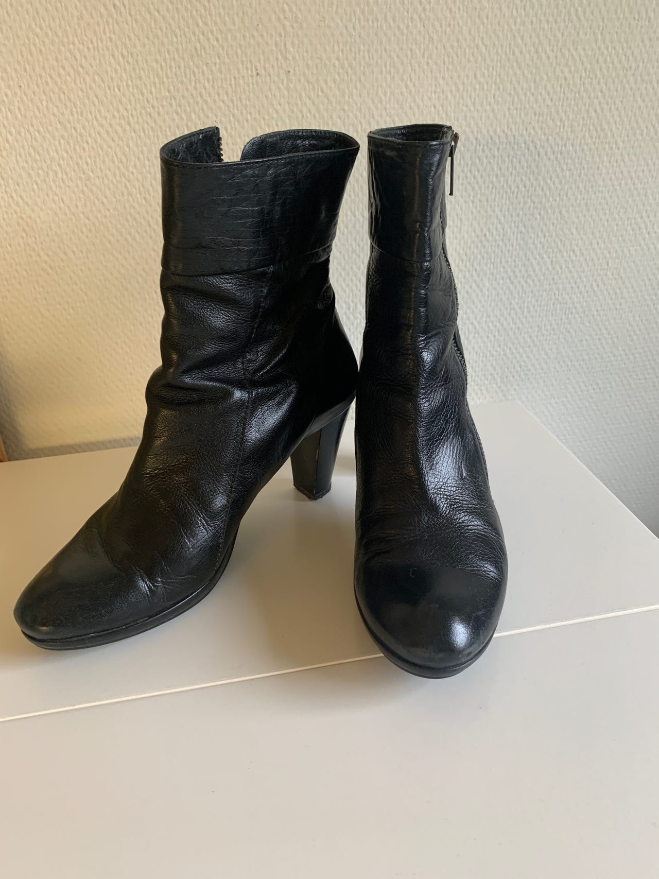 Unisa skoletter i skinn med skinnfor, str 38, non slip såler | FINN torget