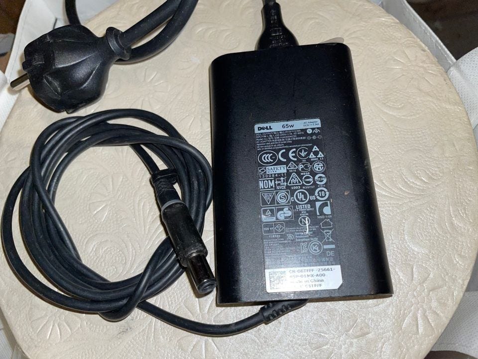 DELL 65W lader strømforsyning / DELL AC 65W | FINN torget