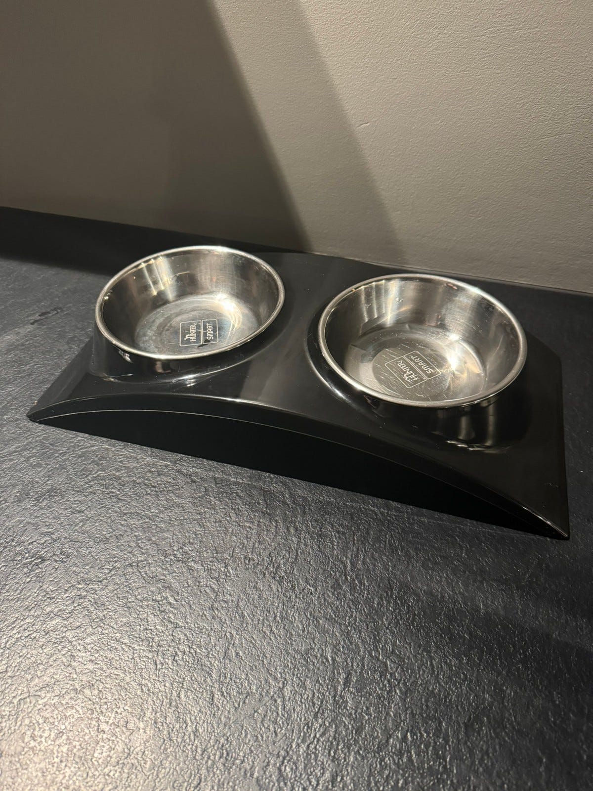 Hunter vann- og matskål til katt/hund | FINN torget