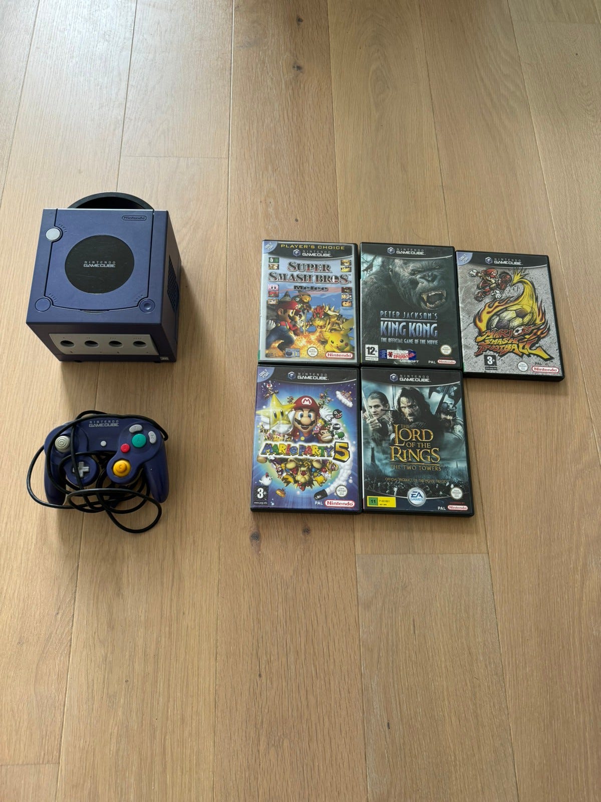 Nintendo Gamecube med kontroller og spill (Reservert) | FINN-torget