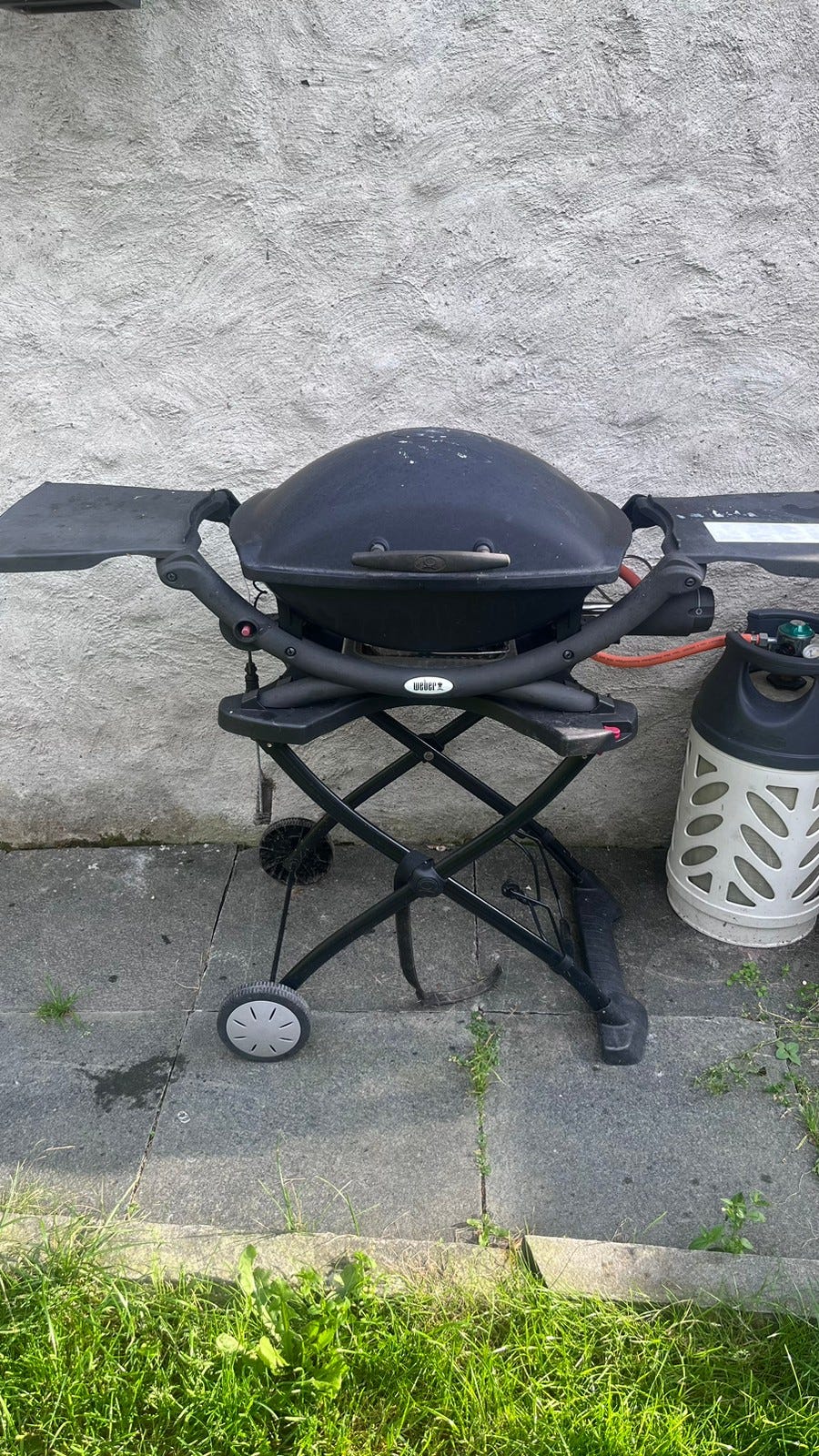 Weber q2000 gassgrill selges med masse utstyr | FINN-torget