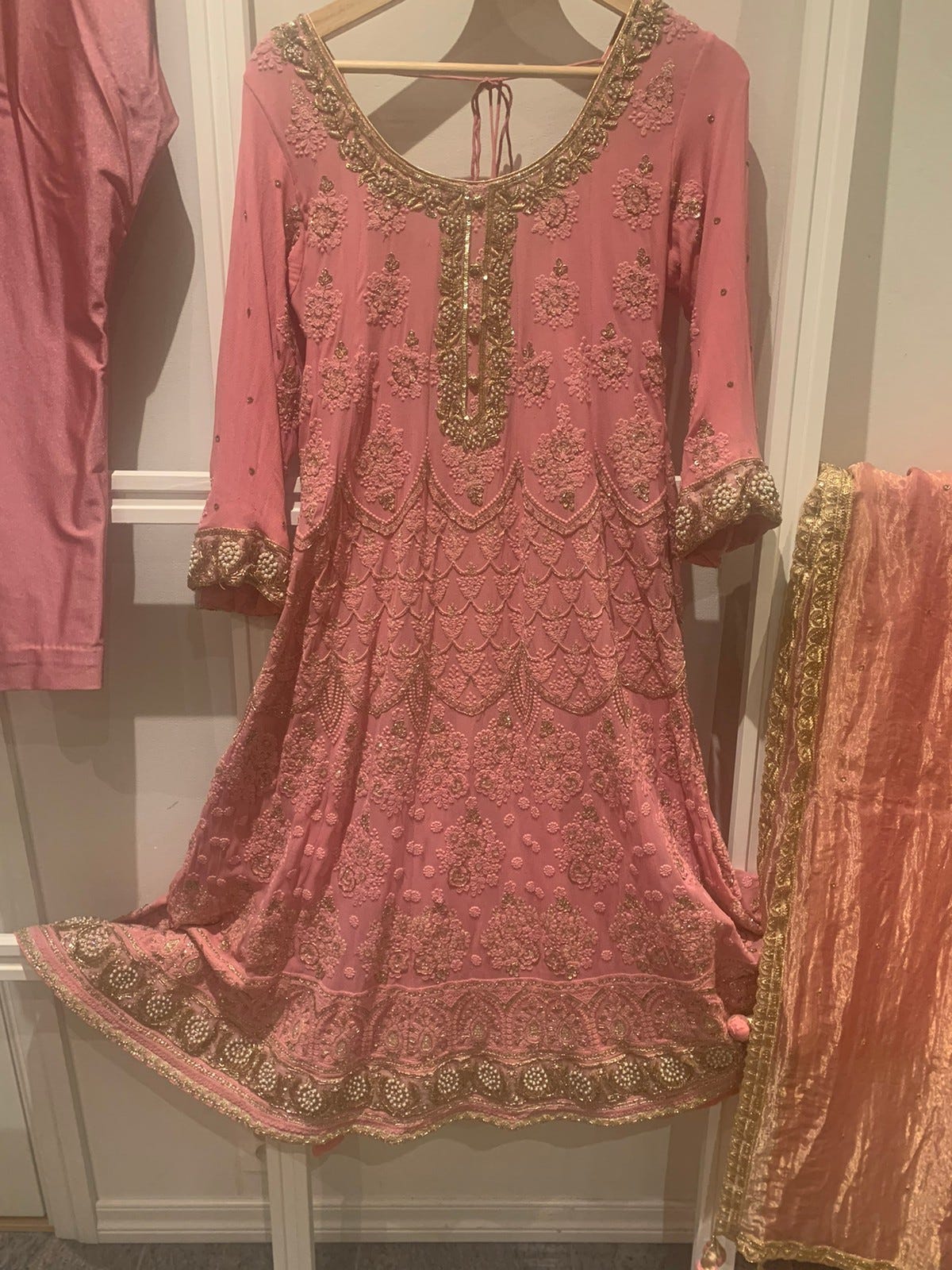 Pakistanske / indiske dameklær til alle fester/bryllup/ Eid fest ...