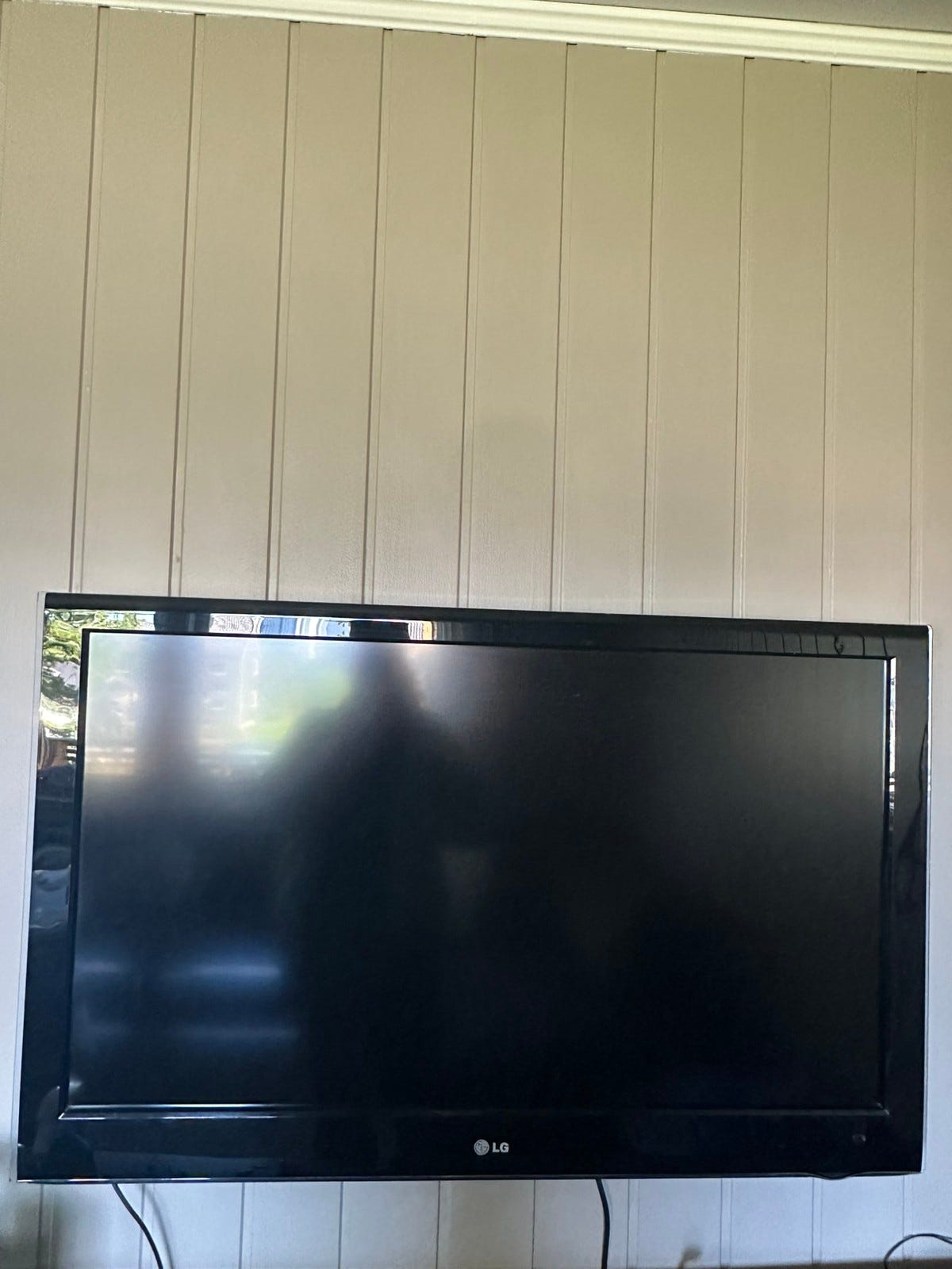 LG Tv 42 tommer og lyd planke selges | FINN torget