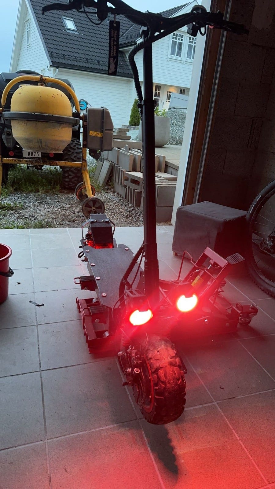 Ønsker og kjøpe MoMAs s4 eller noe annet kraftig billig | FINN torget