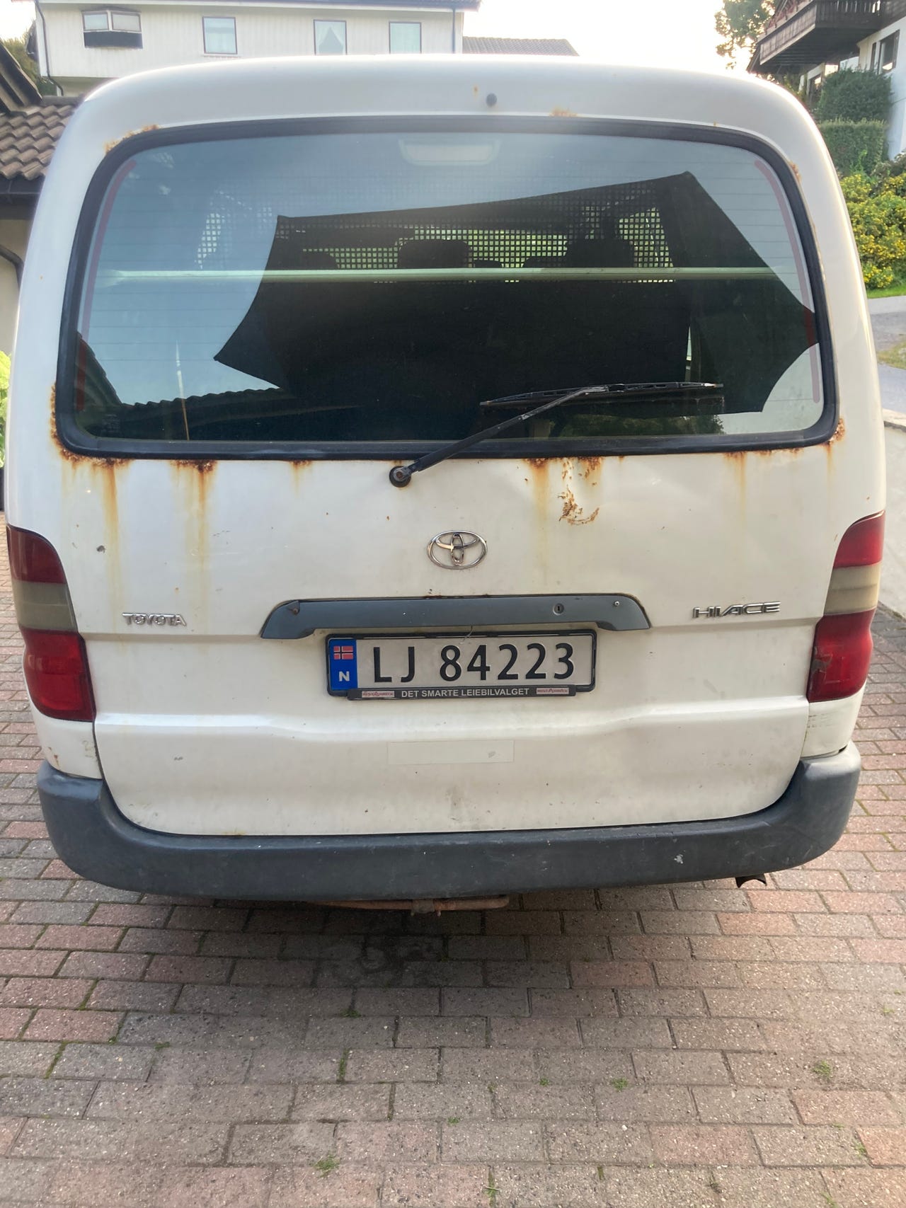 Bruktbil til salgs: Toyota HiAce - 2005 - Hvit - 102 Hk - Kasse | FINN.no