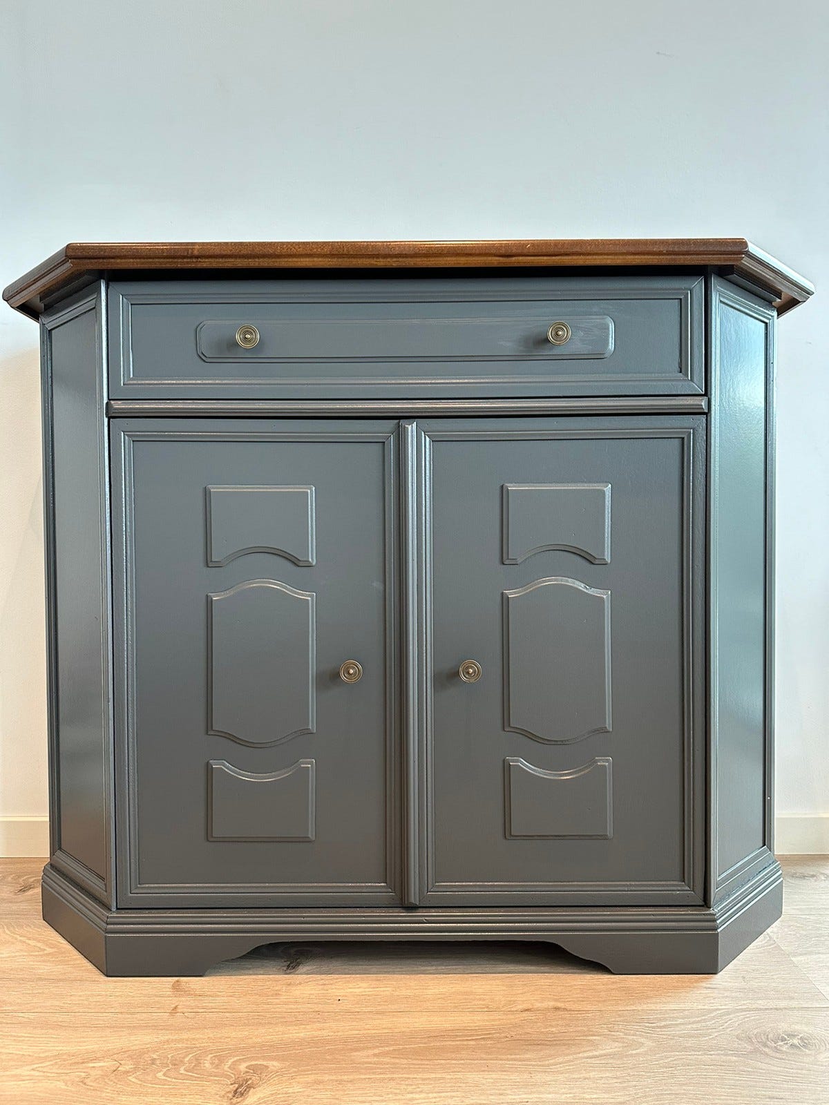 Sjenk grå/valnøtt | FINN torget