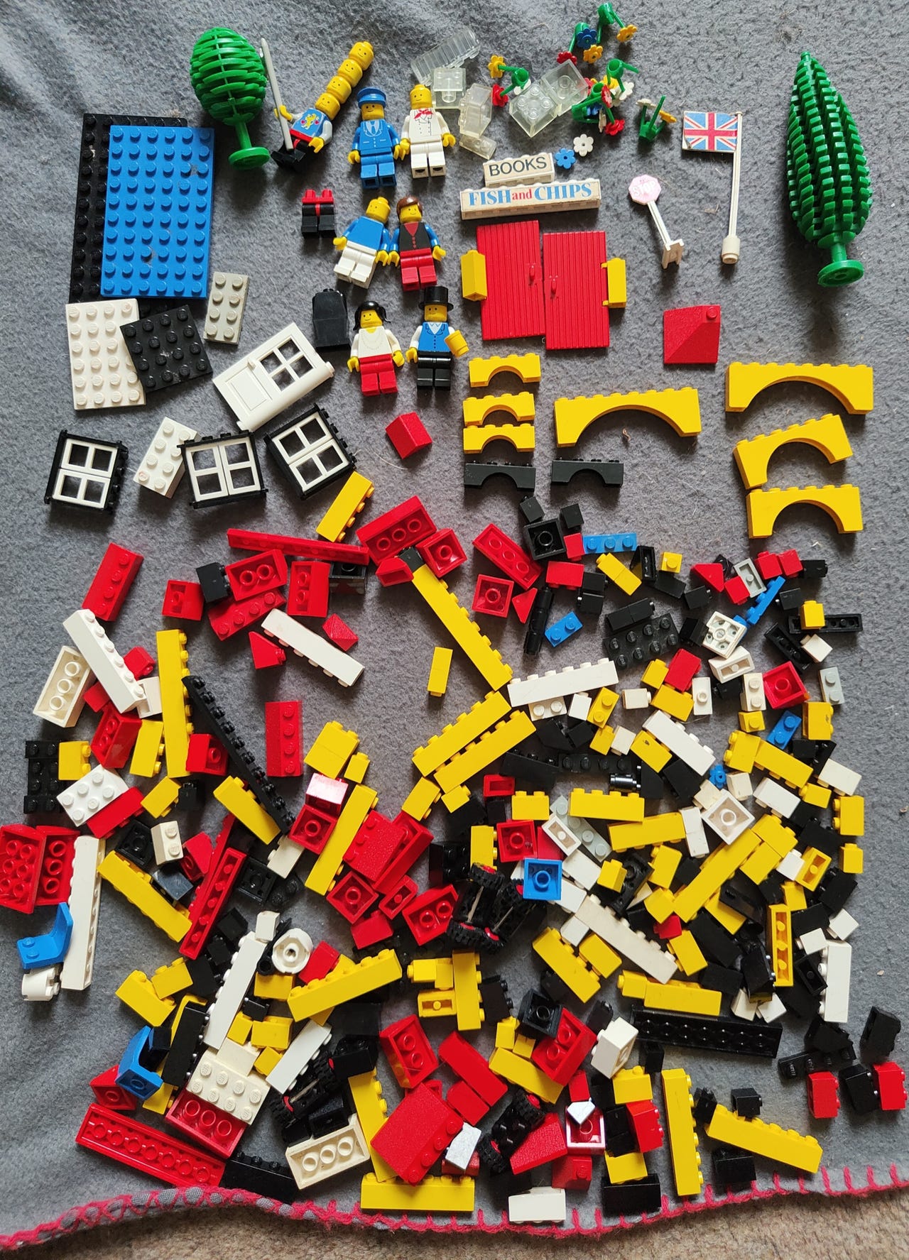 Lego town 1592 - town square - castle scene | FINN torget