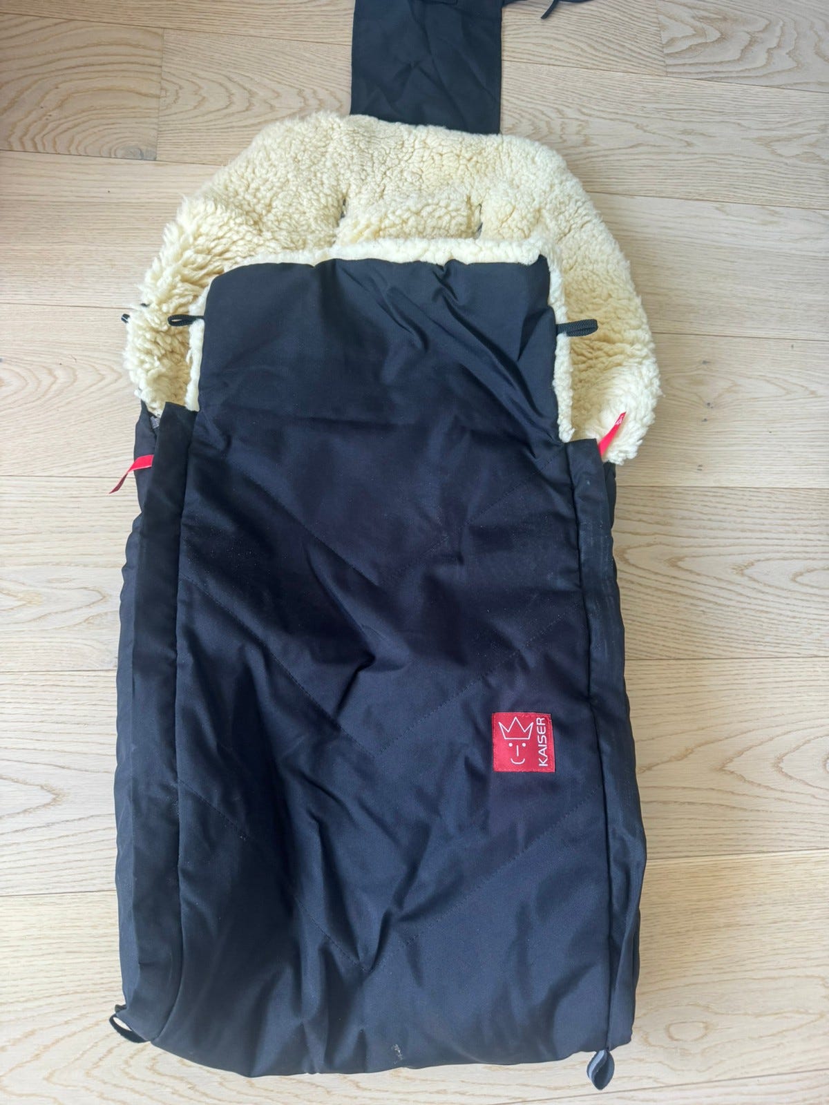 Saueskinnspose til baby fra Kaiser | FINN-torget