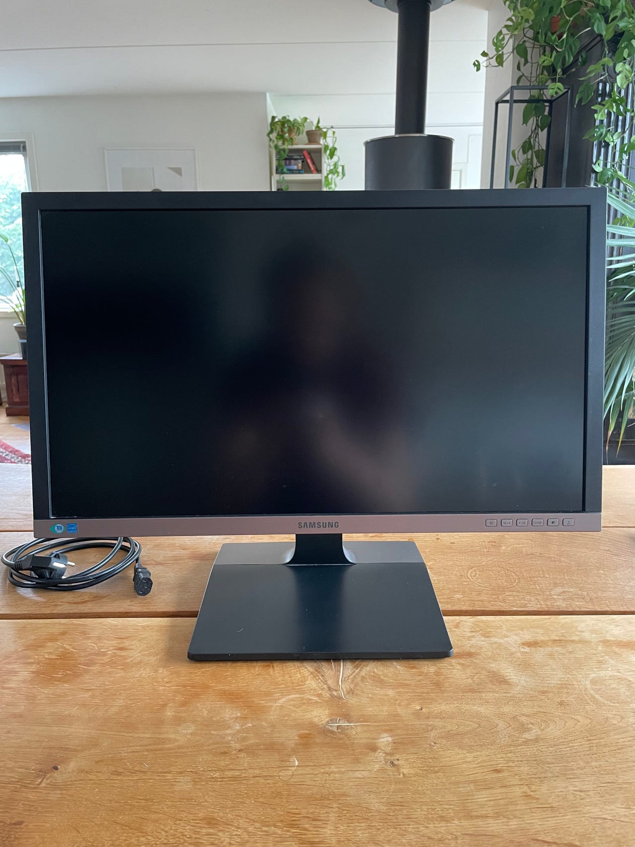 4K 24" Samsung Pivot Skjerm | FINN torget