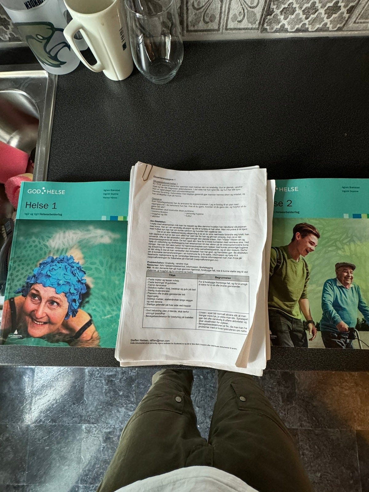Helsefagarbeider fagbøker med eksamensnotater | FINN torget