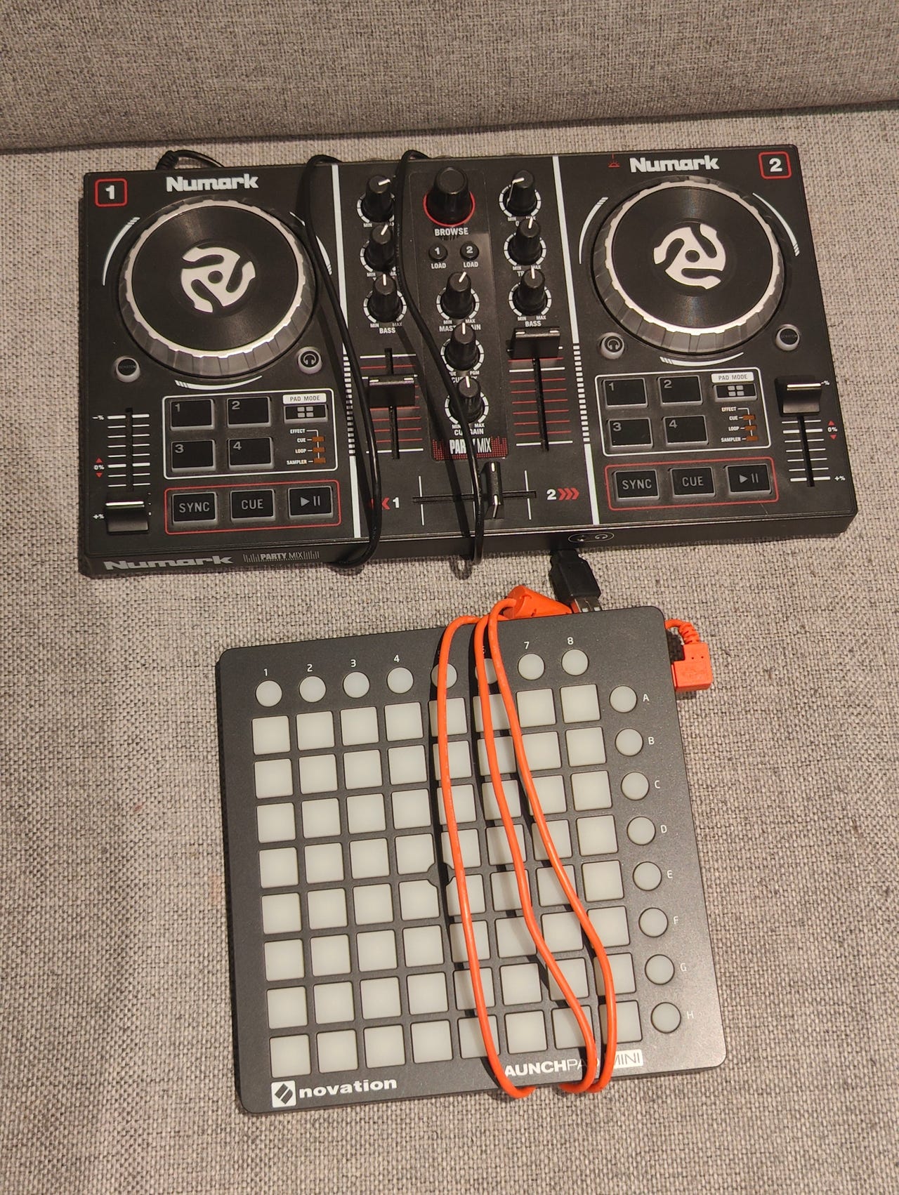 Numark Partymix - DJ controller og Launchpad MINI Novation | FINN torget