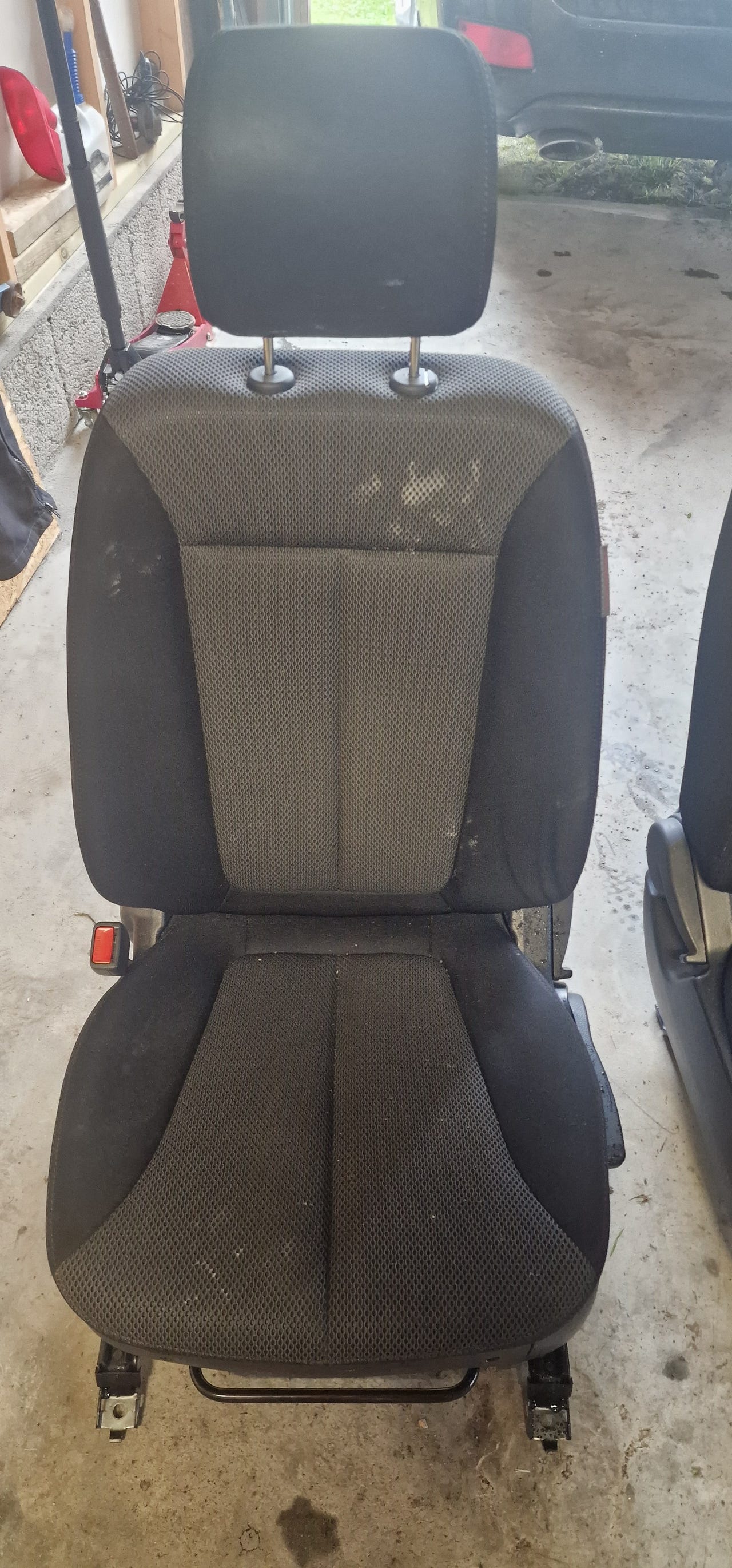 Sete foran høyre og venstre | FINN torget