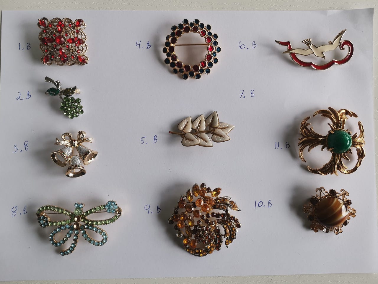 Vintage brosjer og anheng | FINN-torget