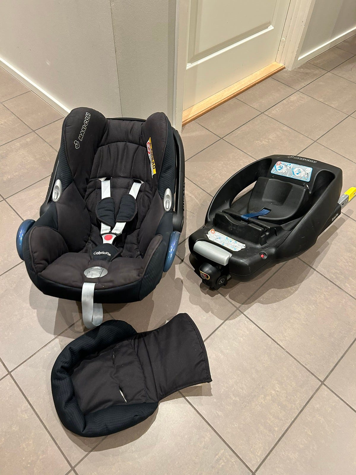 Bilstol MaxiCosi Cabriofix + isofix base | FINN-torget