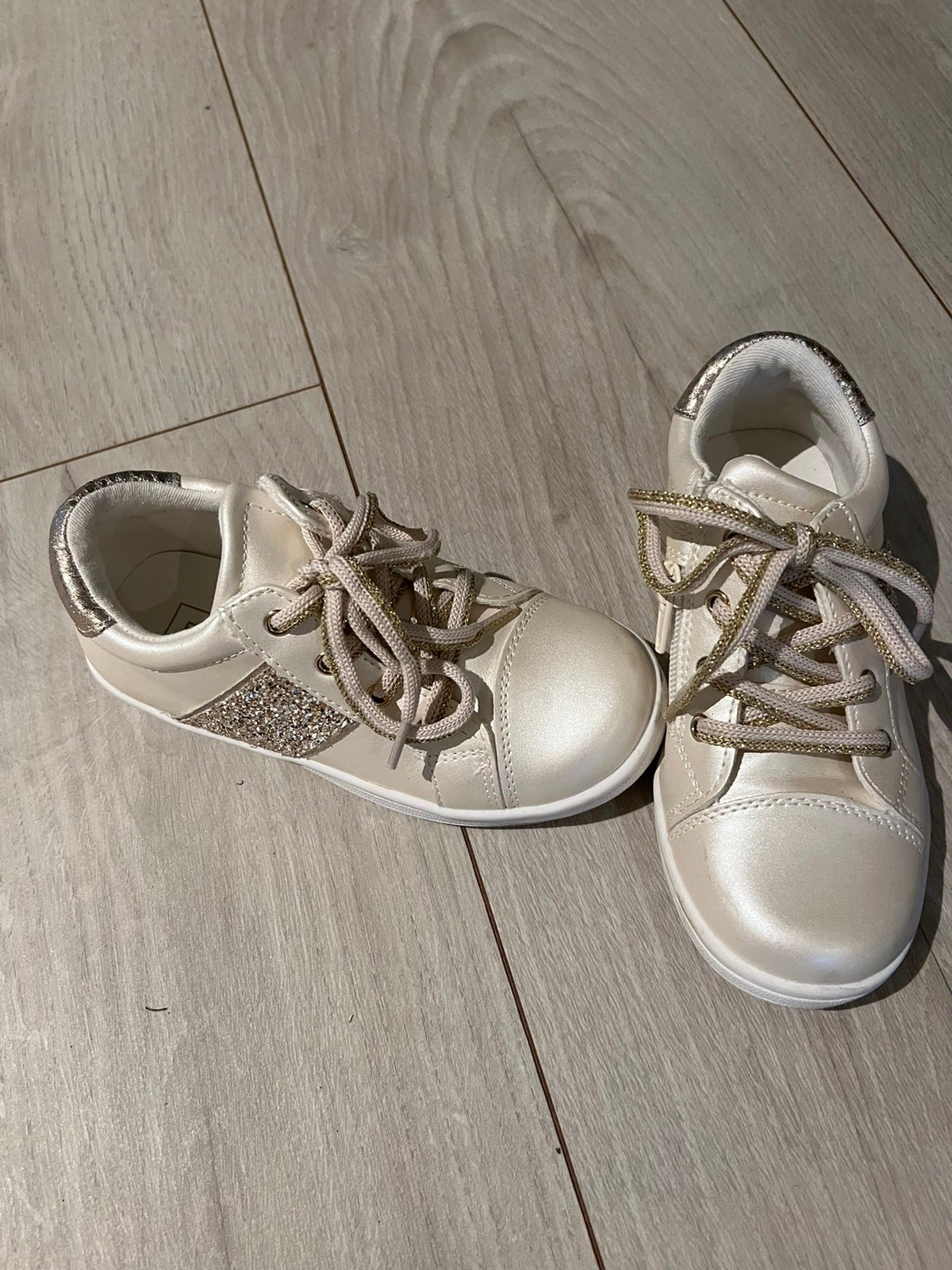 Friboo sko til jente med gull og glitter | FINN-torget