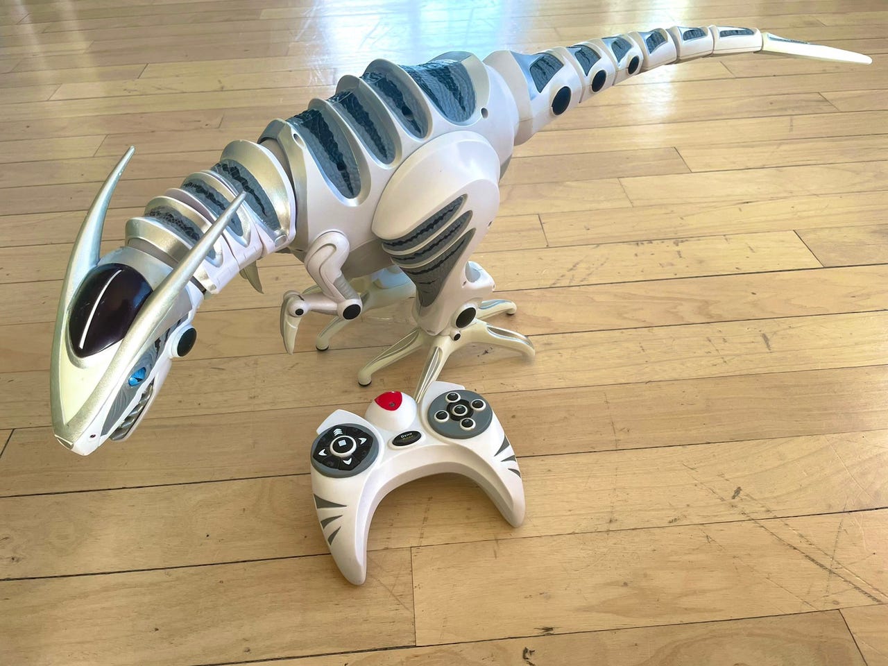 Robot t-rex (Roboraptor With Robot Dinosaur Remote Control) | FINN torget
