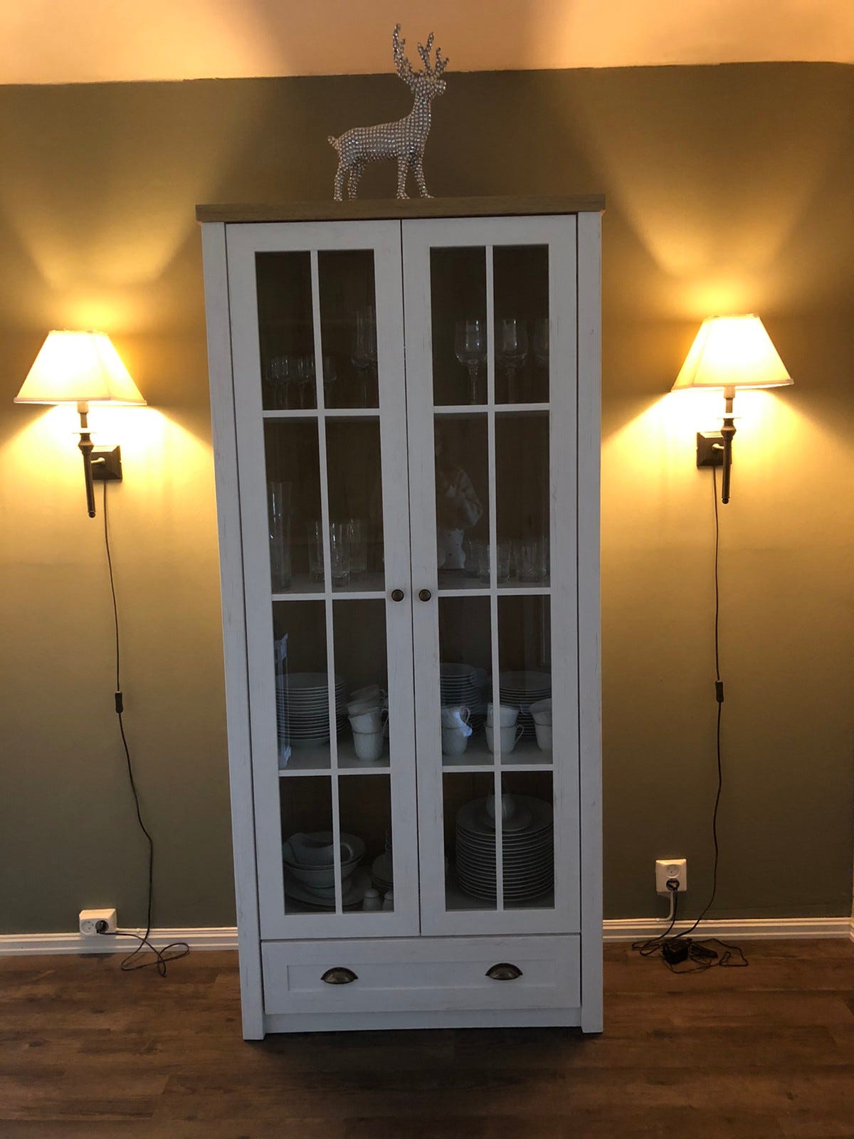 Marksel vitrineskap fra jysk | FINN torget