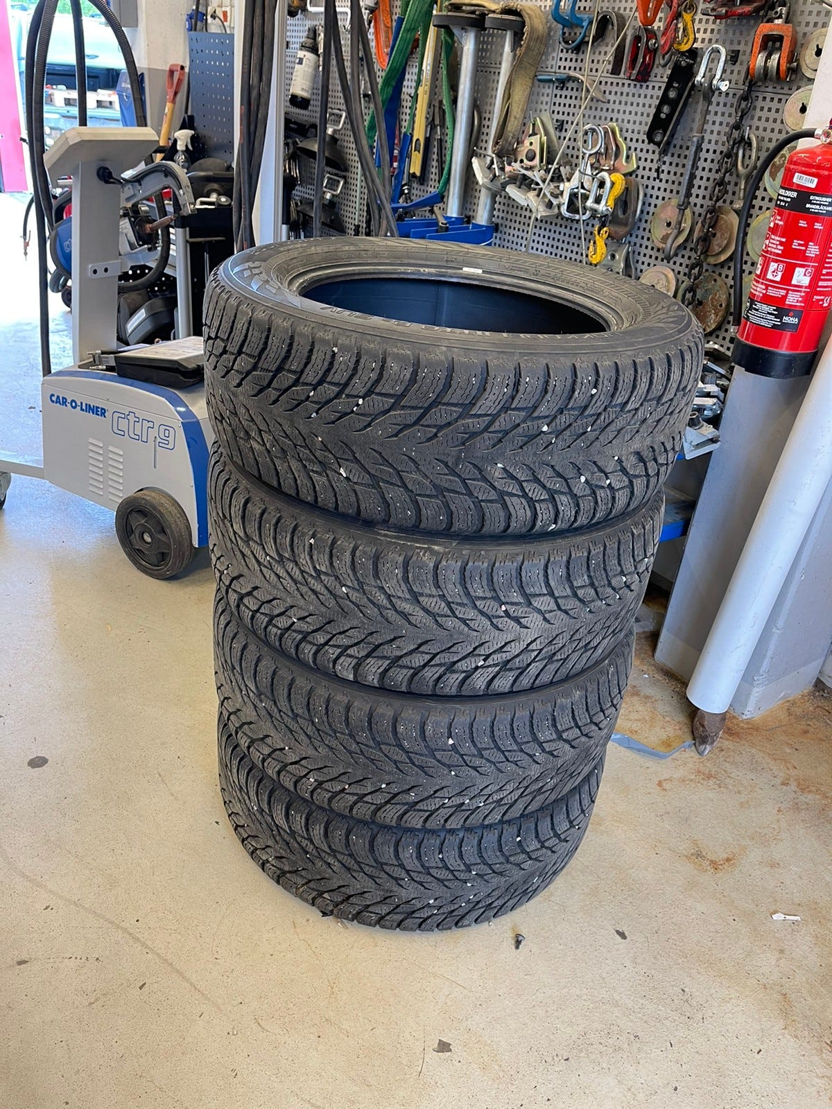 Piggfri vinterdekk Nokian 265/55-19 | FINN torget