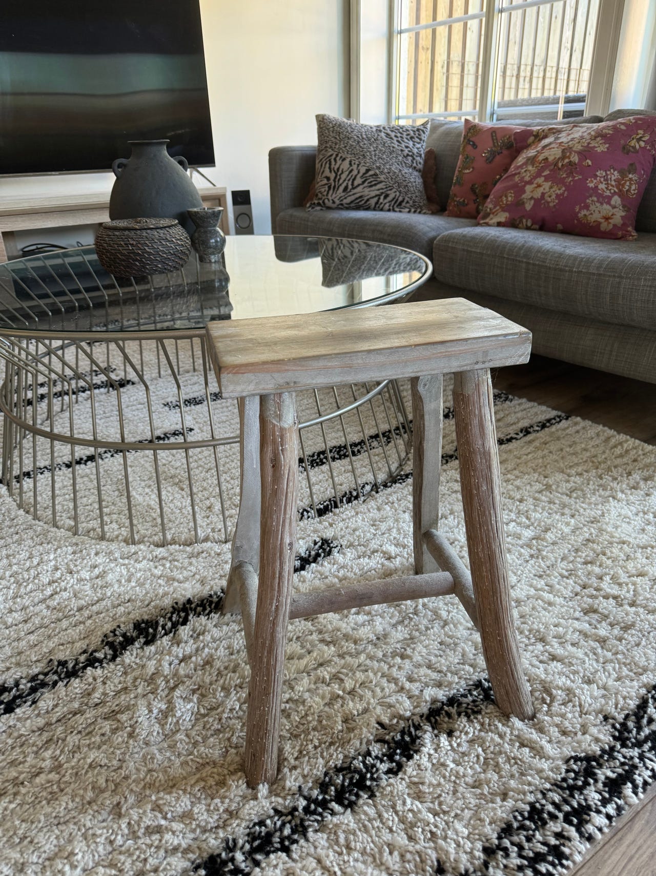 Liten rustikk krakk i tre 47x25 | FINN torget